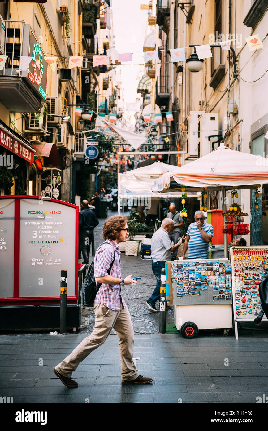 Napoli man street hi-res stock photography and images - Alamy