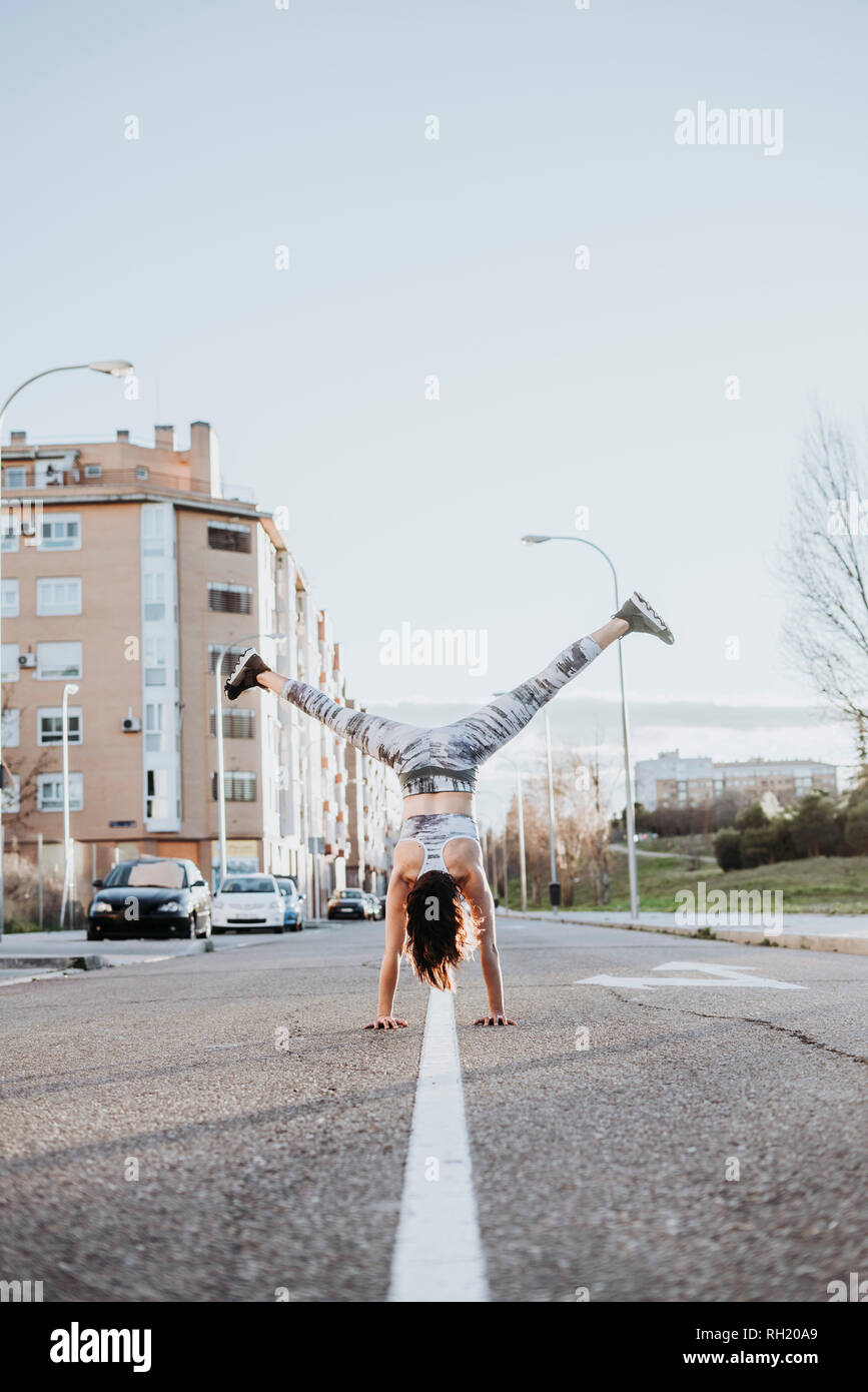 Gymnast handstand vertical hi-res stock photography and images - Alamy
