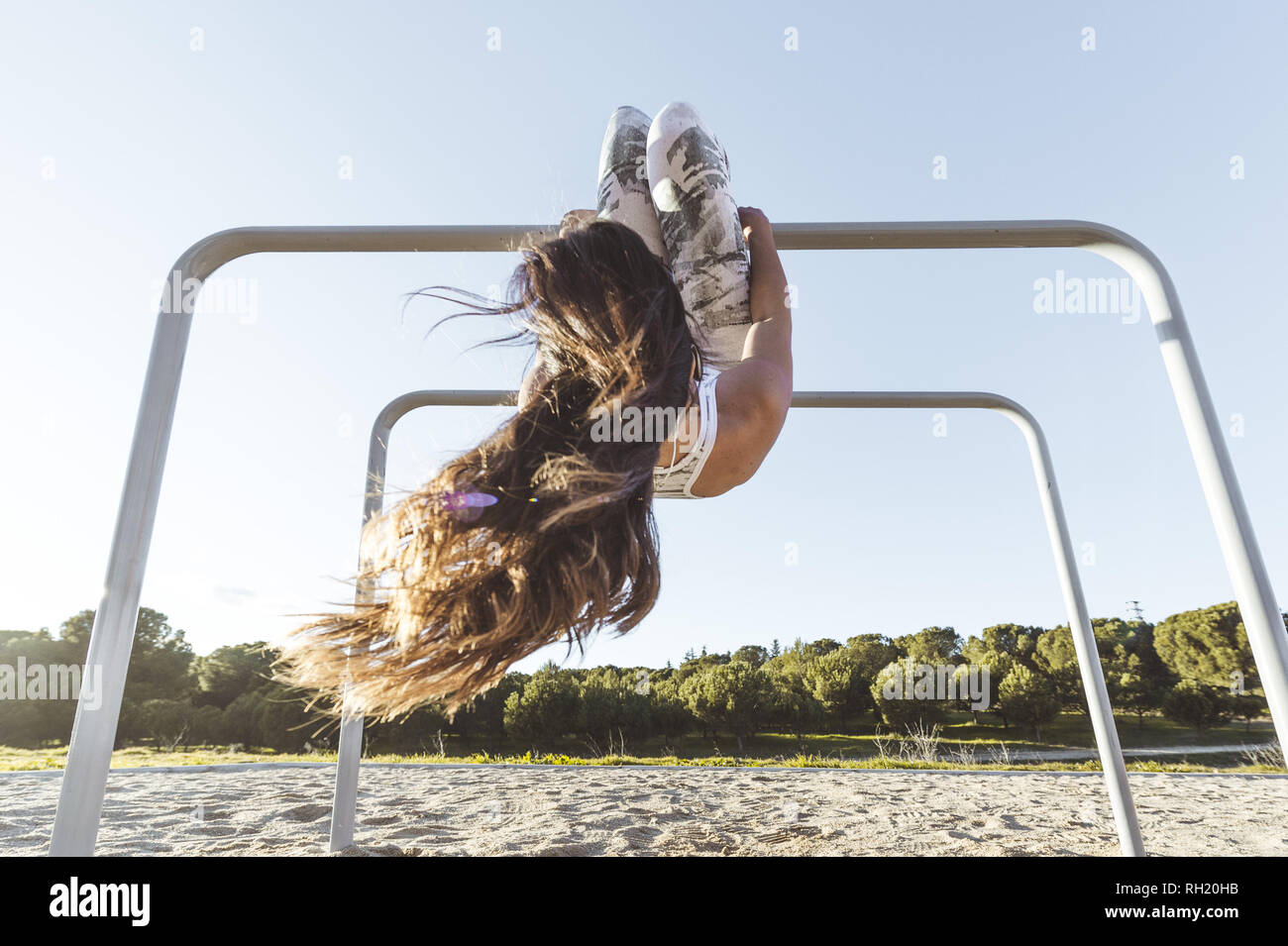 Woman bars unrecognizable hi-res stock photography and images - Alamy