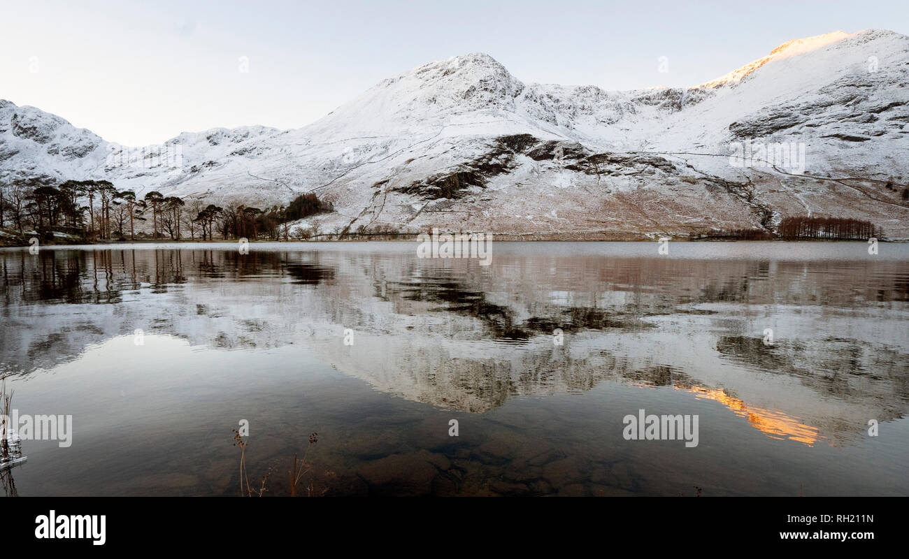 Snow on the hills around buttermere in the lake district hi-res stock ...