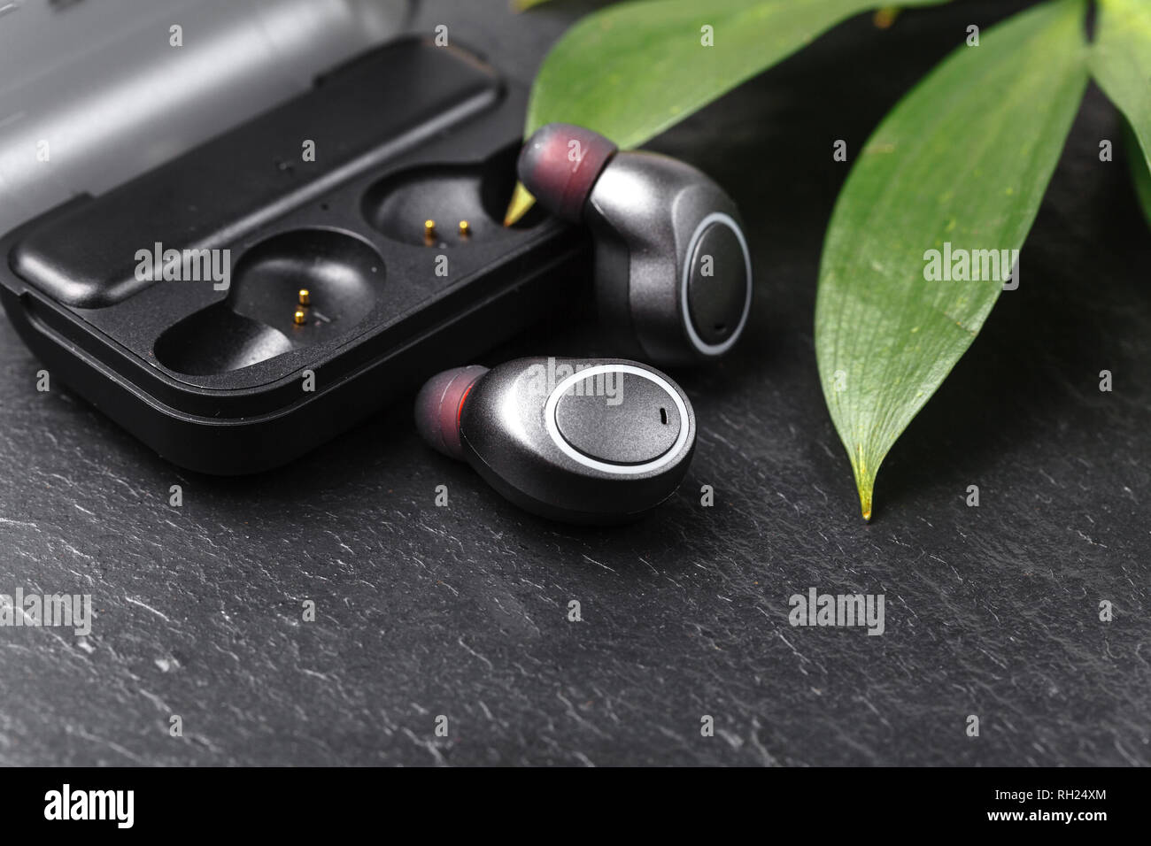 High resolution earphones hi-res stock photography and images - Alamy