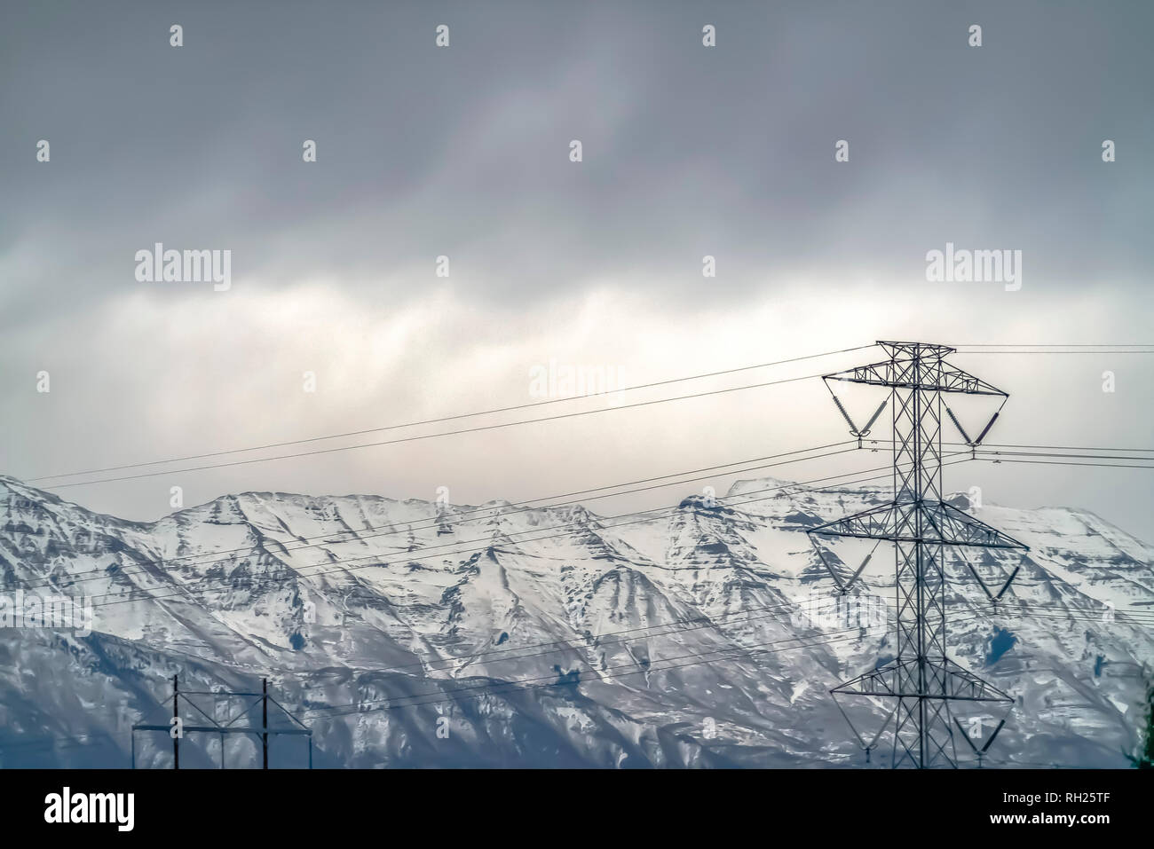 Valley in electrical line hi-res stock photography and images - Alamy