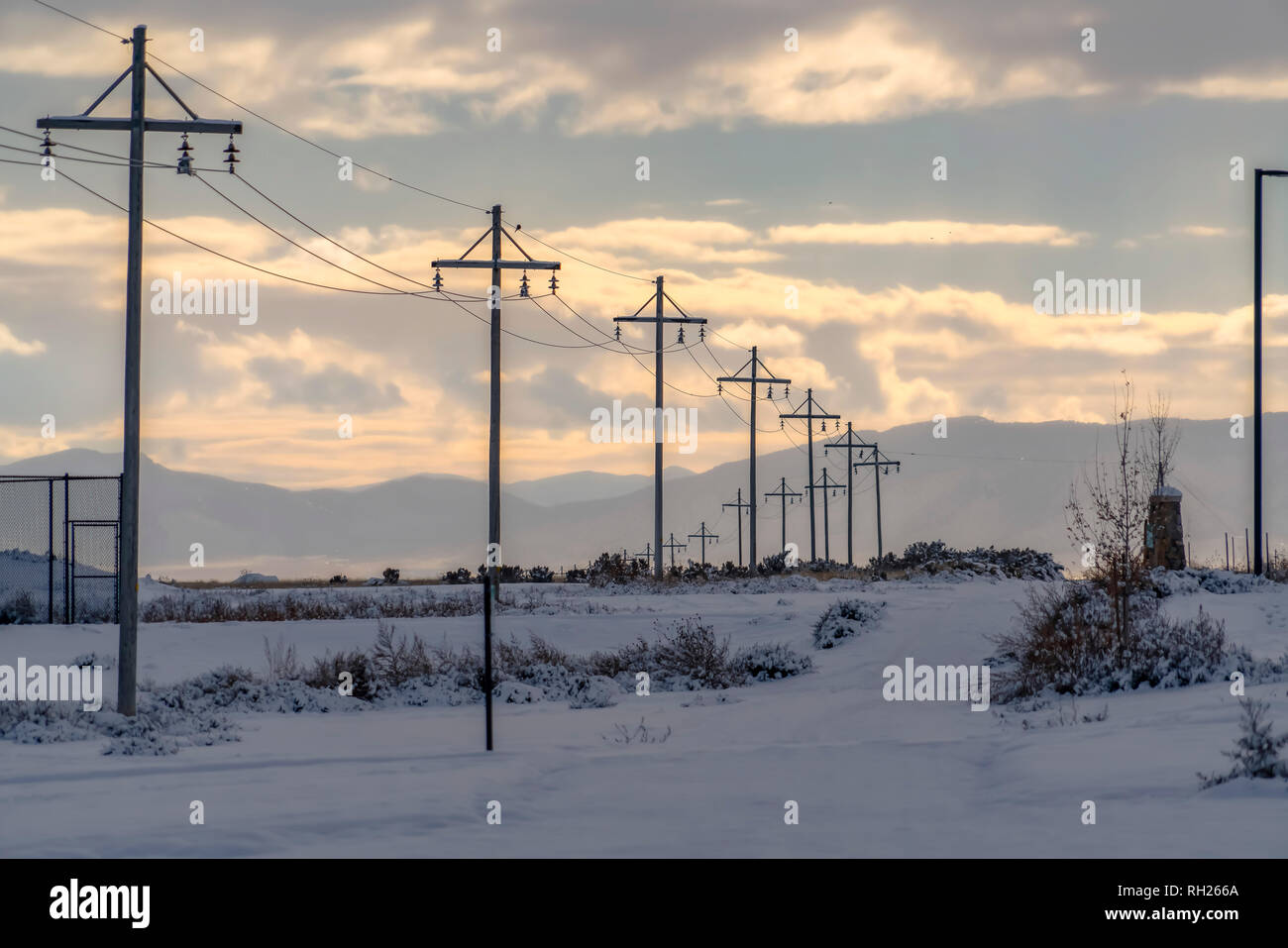 Ice on power lines hi-res stock photography and images - Alamy