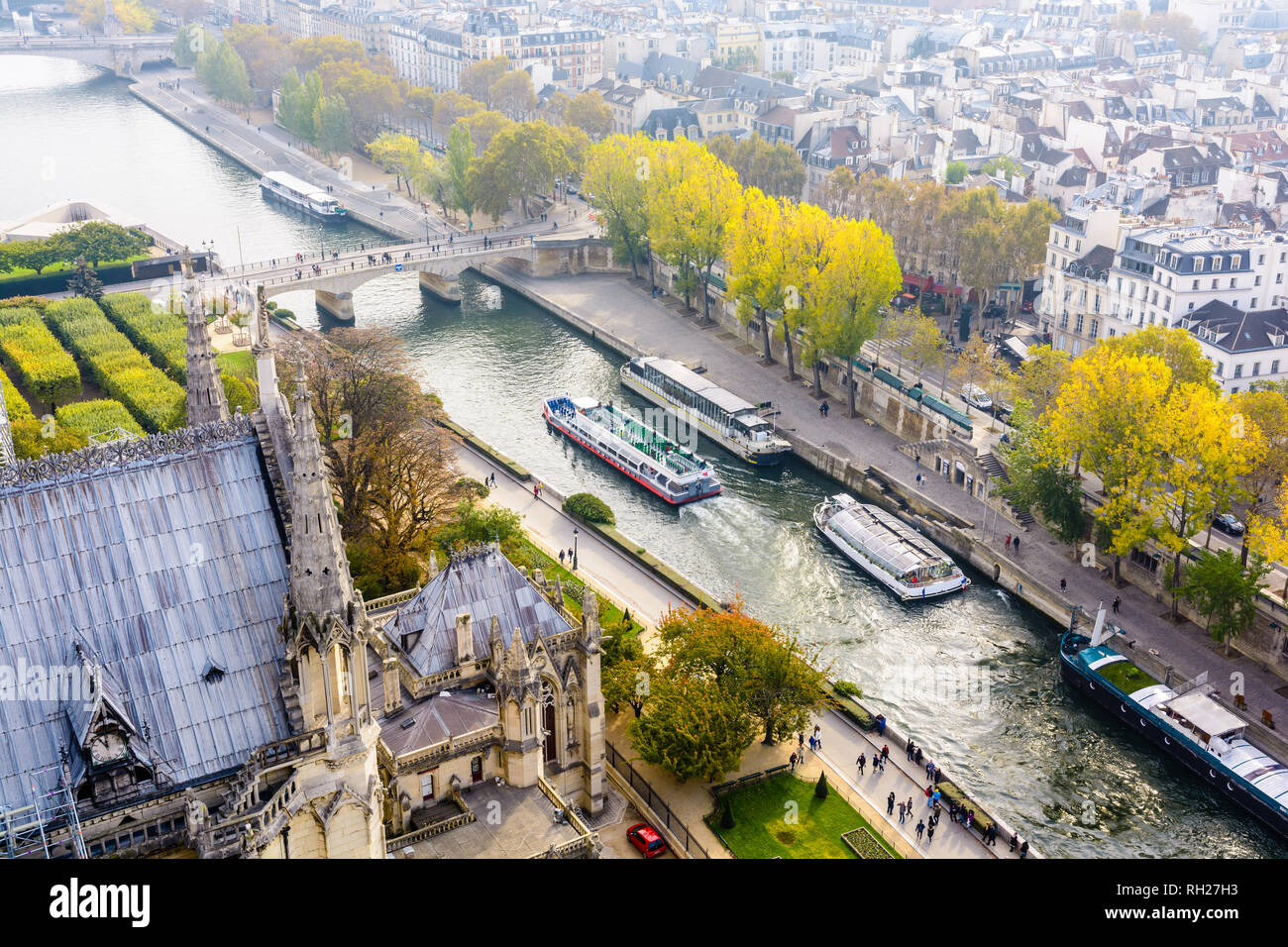 Notre dame and seine river hi-res stock photography and images - Alamy