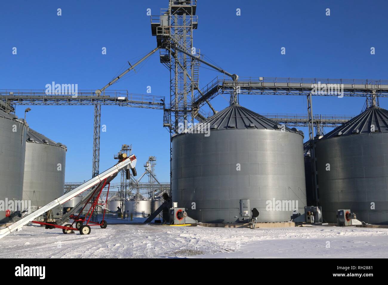 Grain and corn silos for agricultural storage Stock Photo - Alamy