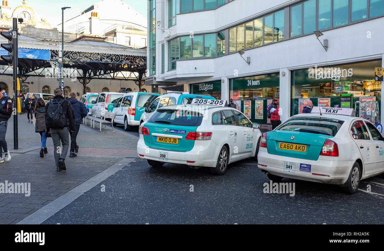 Brighton taxi queue hi-res stock photography and images - Alamy