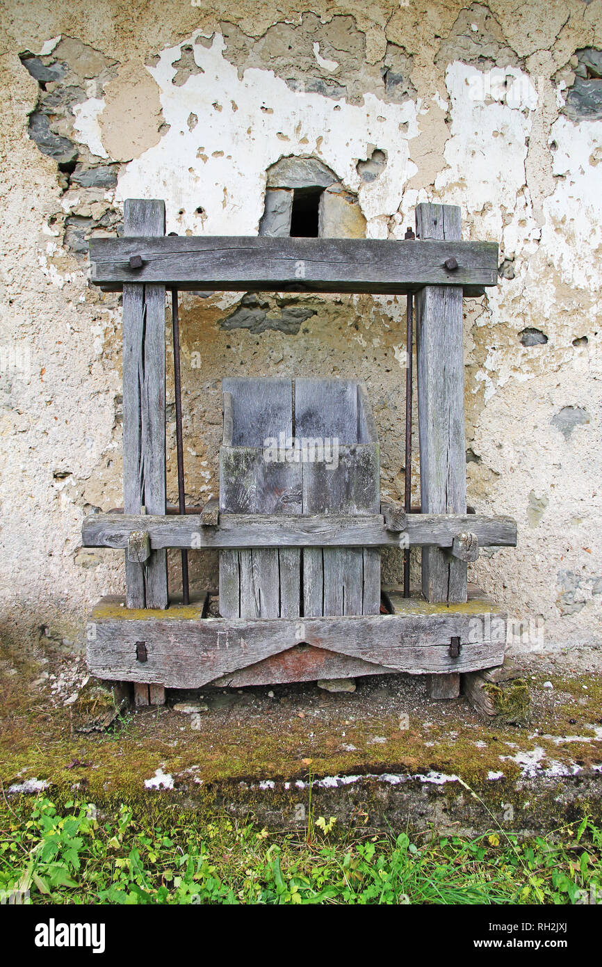 Ancient wine press hi-res stock photography and images - Alamy