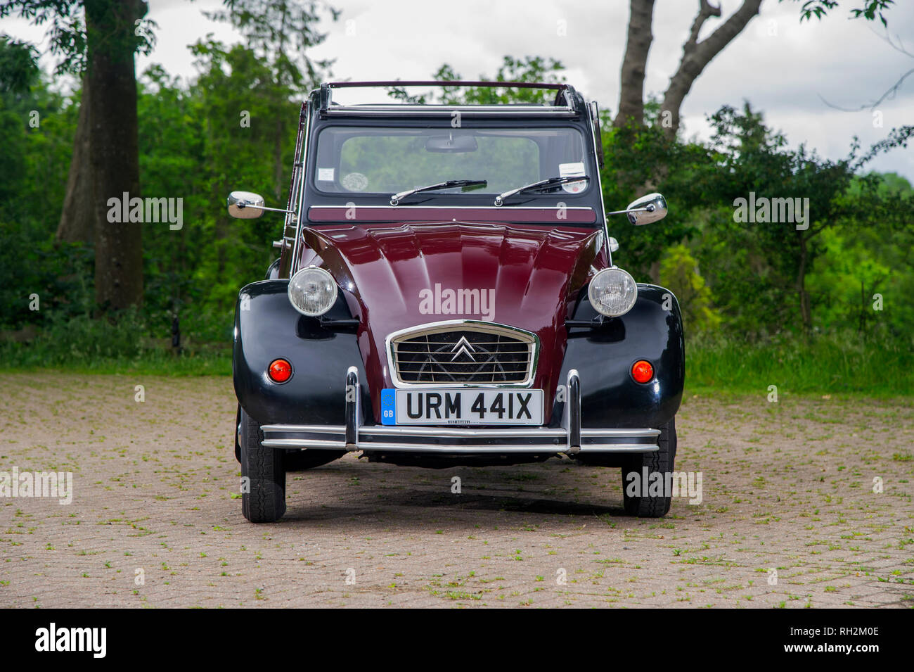 1980 Citroen 2CV Charleston classic French car Stock Photo - Alamy