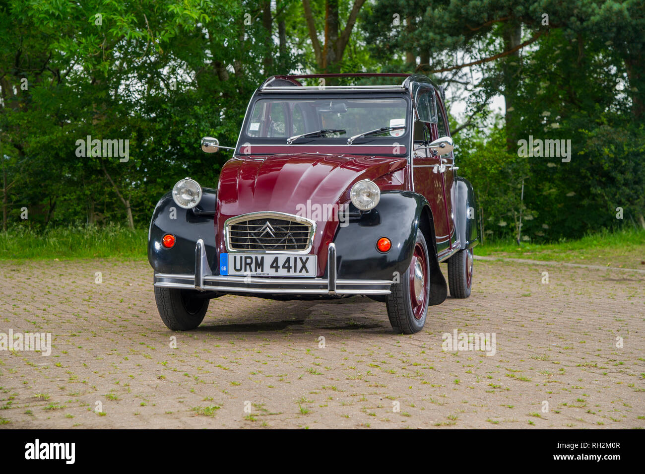 1980 Citroen 2CV Charleston classic French car Stock Photo - Alamy