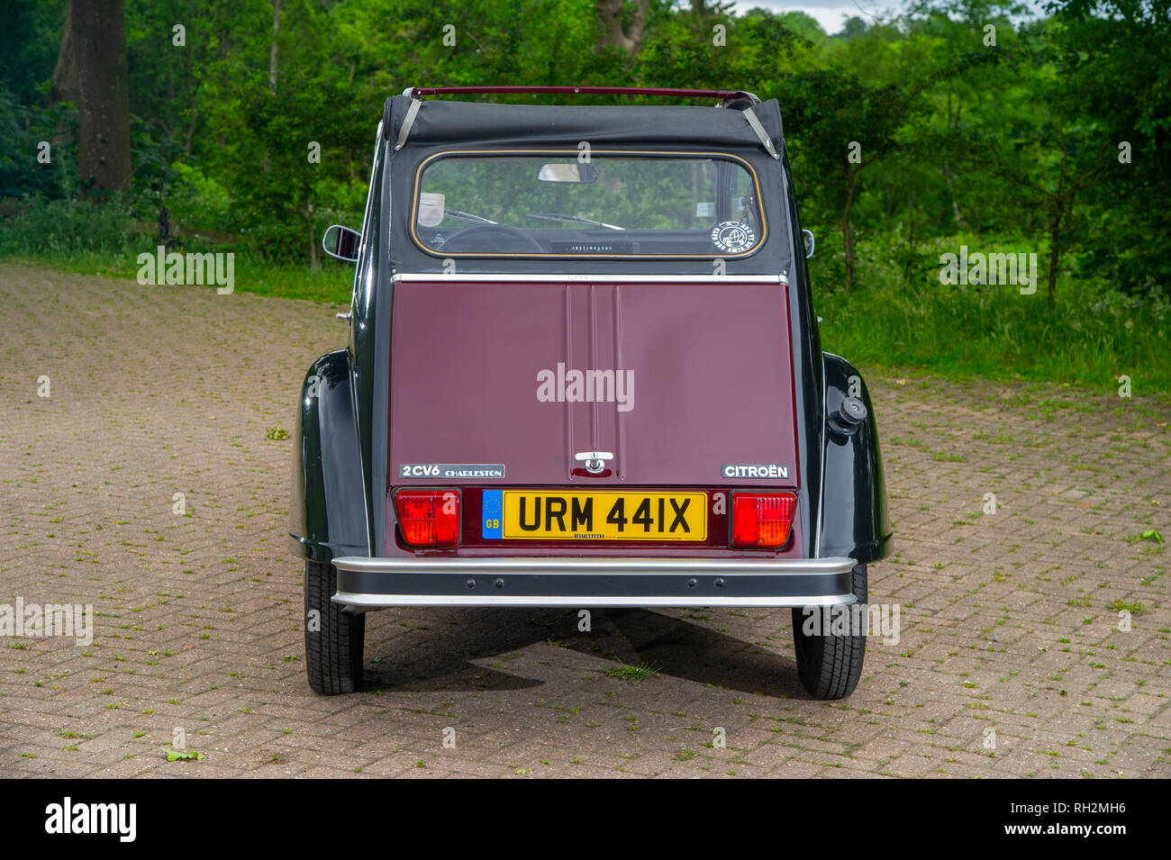 1980 Citroen 2CV Charleston classic French car Stock Photo - Alamy