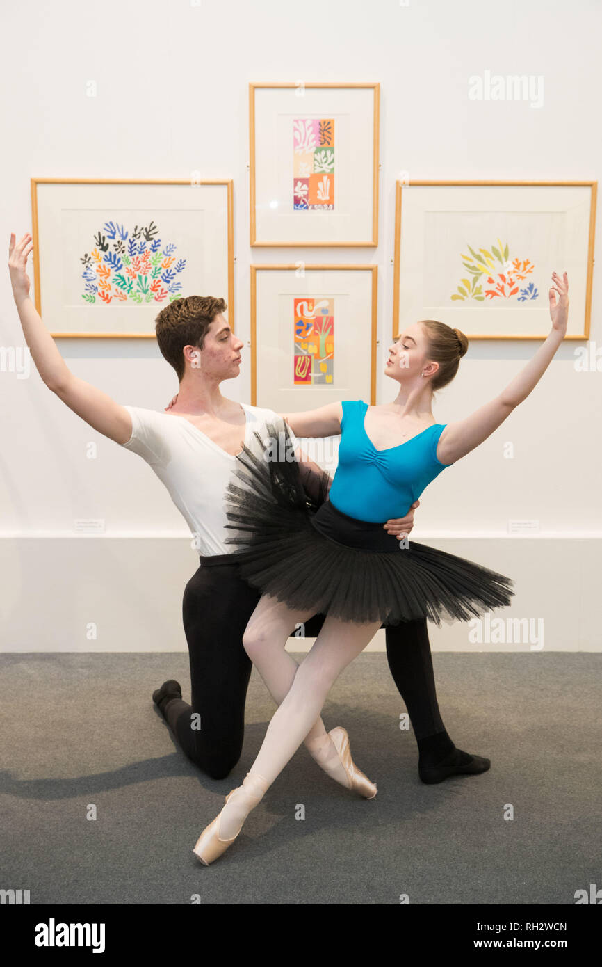 Aimee Casey and Alex Johnson from the Elmhurst Ballet School in front ...