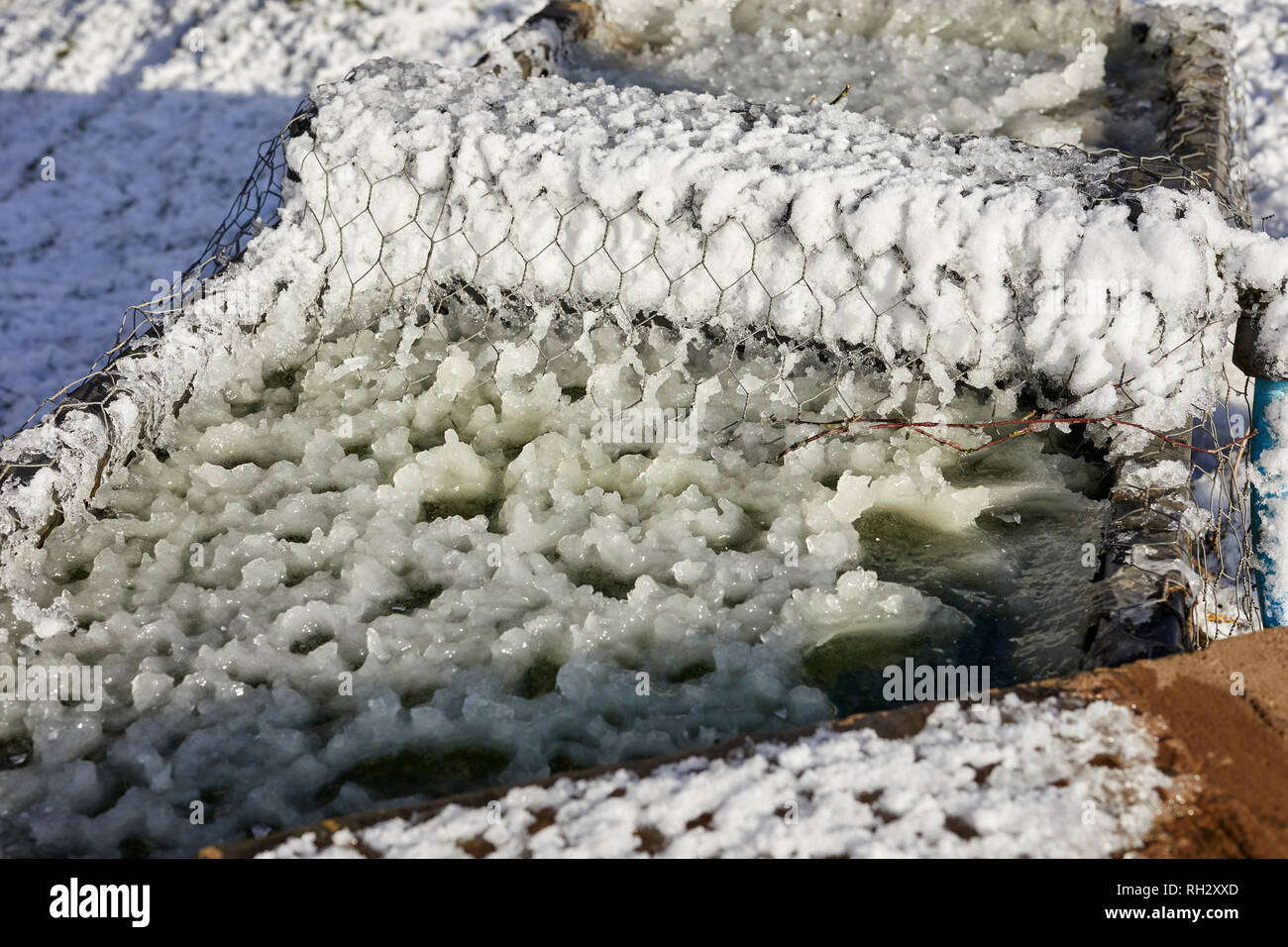 Ice trough hi-res stock photography and images - Alamy