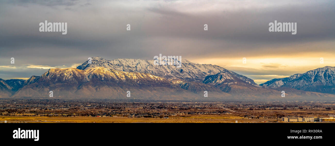 The Utah Valley community against Mount Timpanogos Stock Photo - Alamy