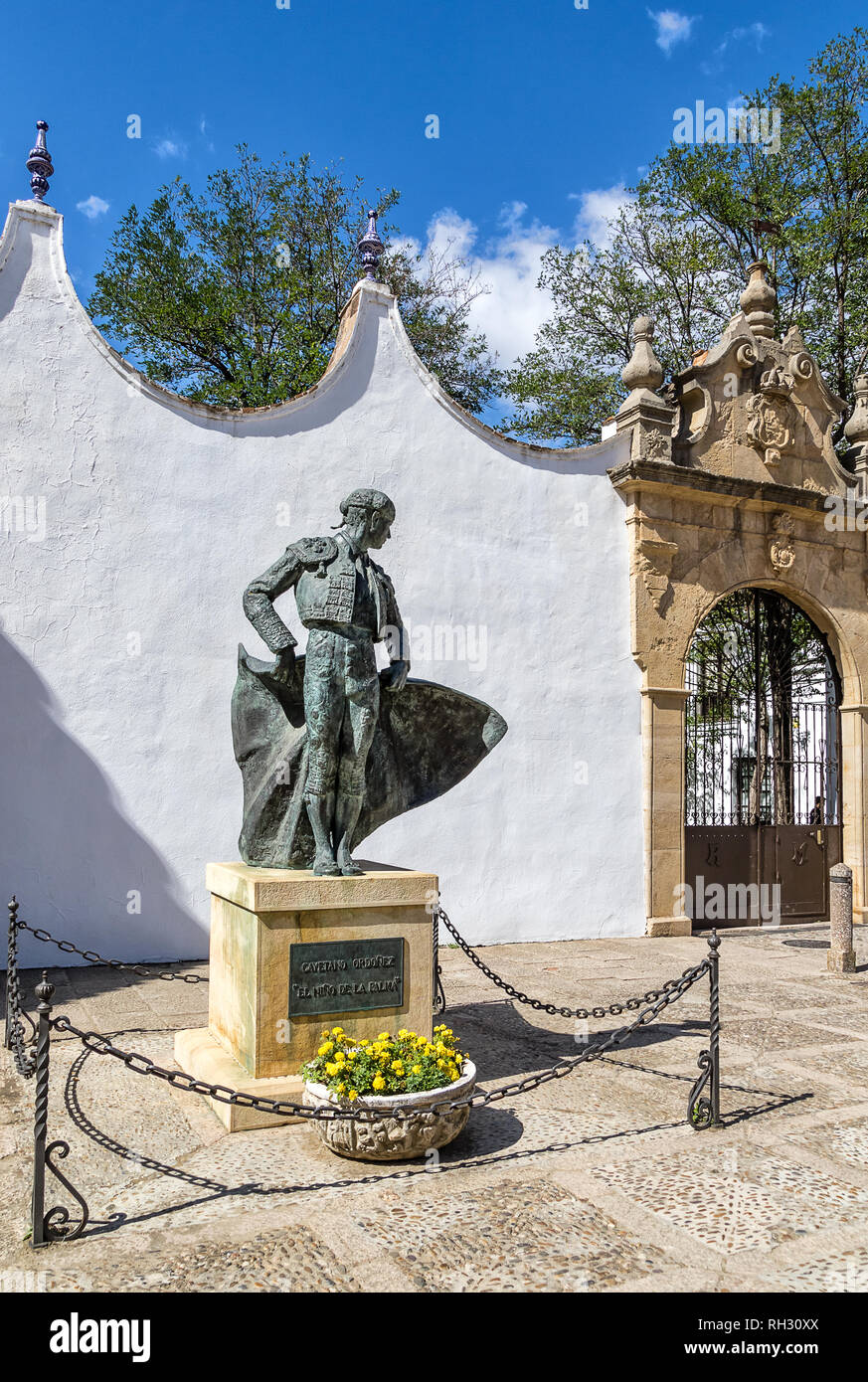 Statue matador bullfighting bull hi-res stock photography and images ...