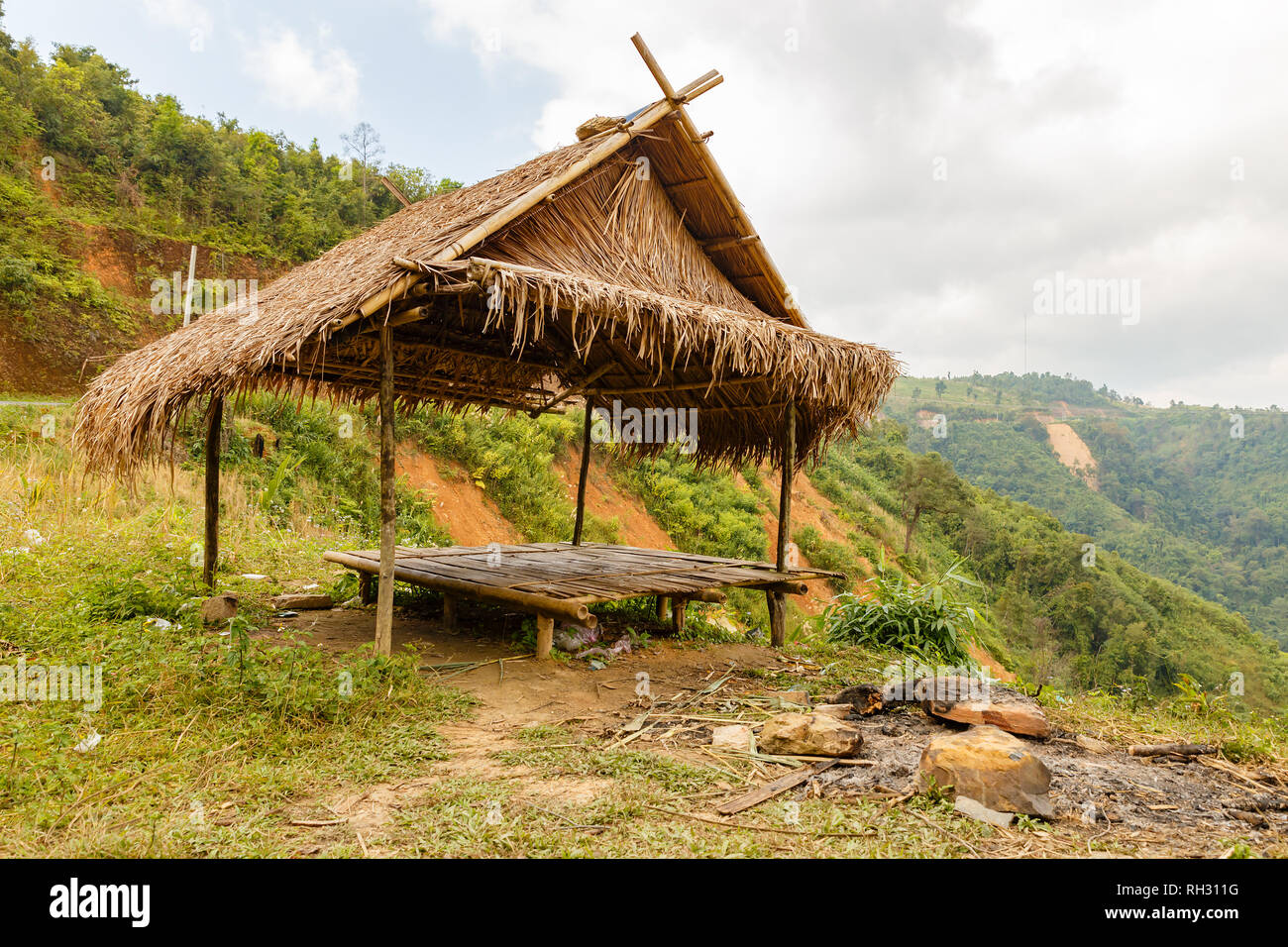 Bamboo hut jungle hi-res stock photography and images - Alamy