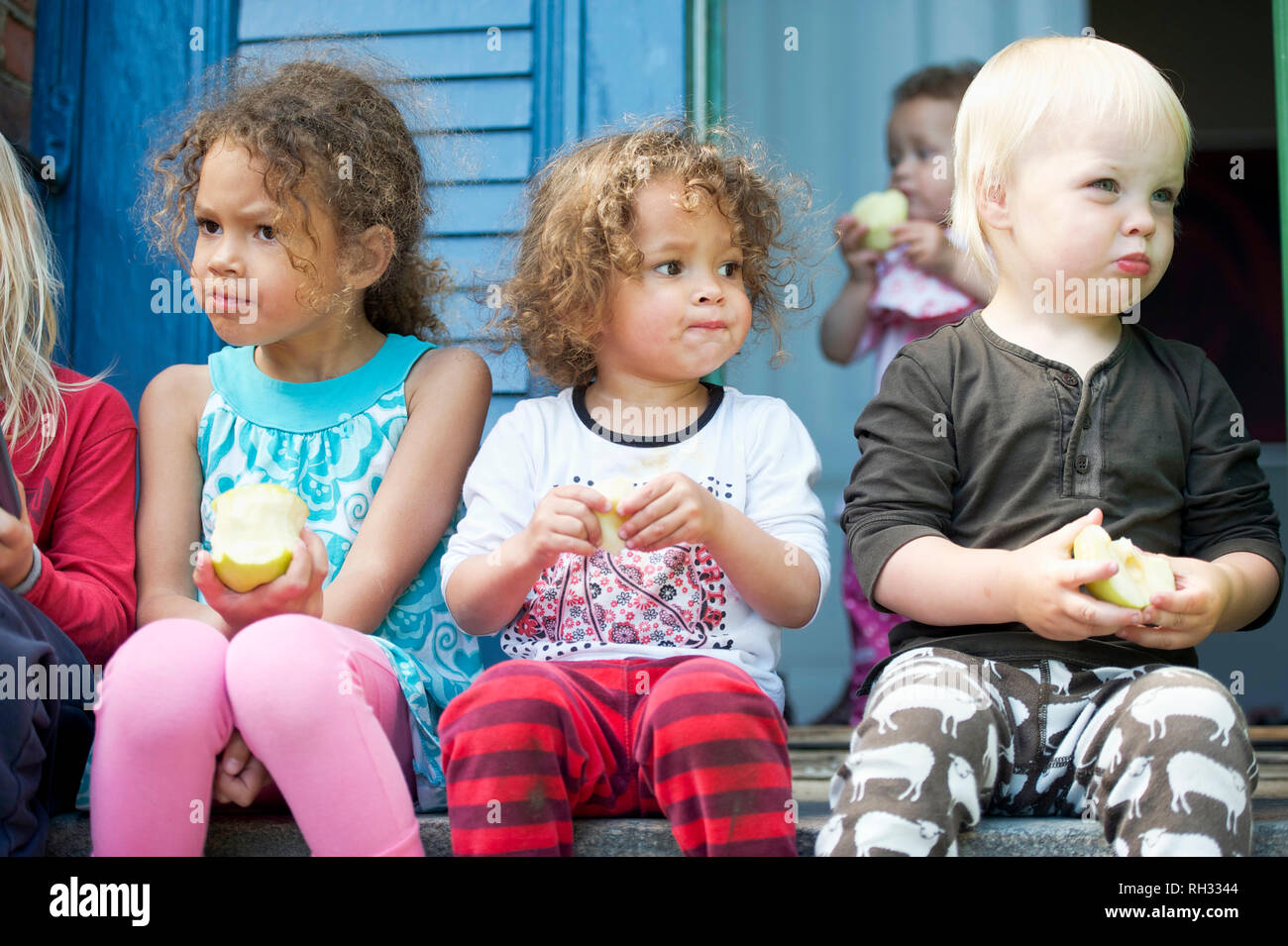 Children sitting on steps eating hi-res stock photography and images ...