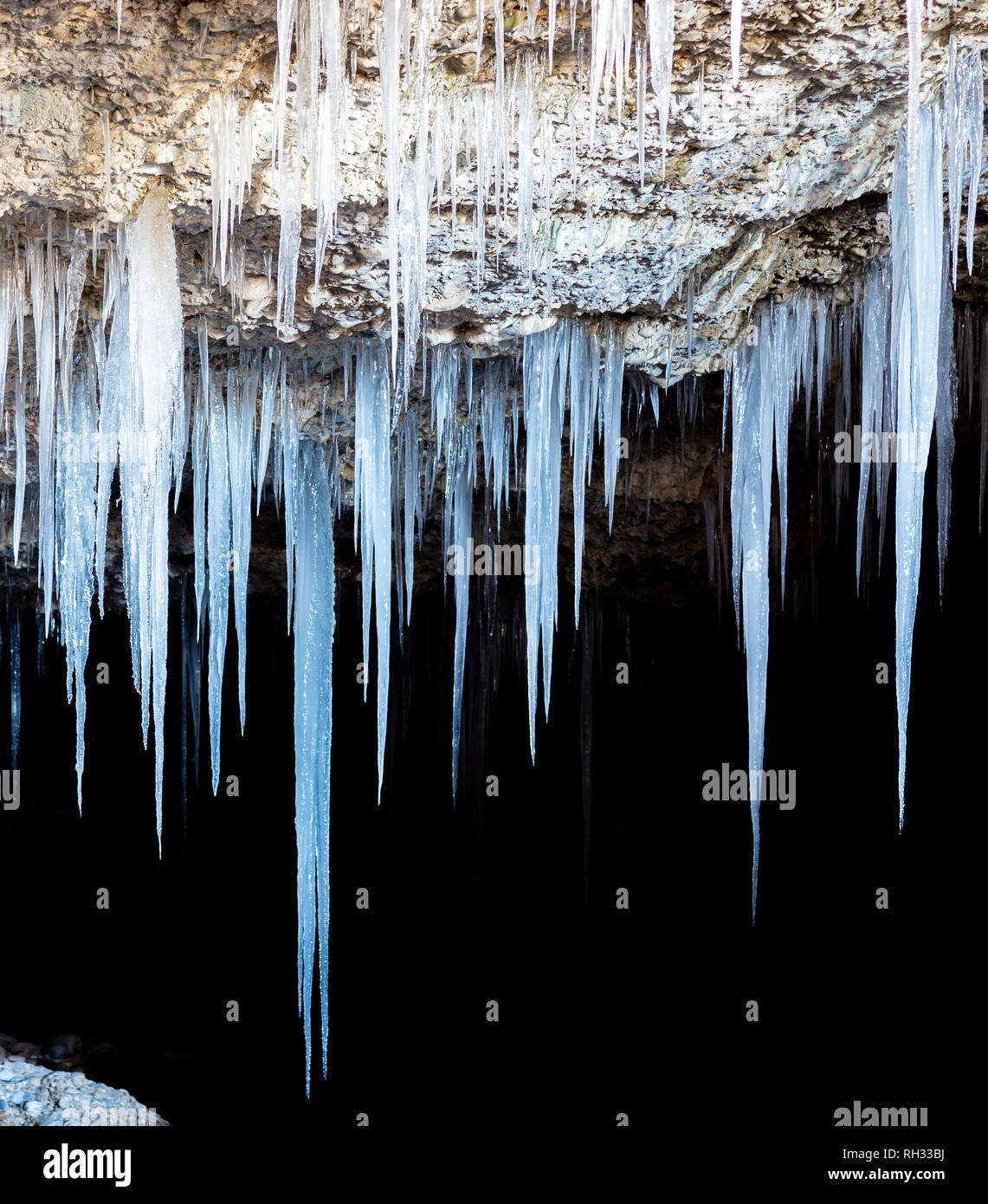 Many icicles hi-res stock photography and images - Alamy