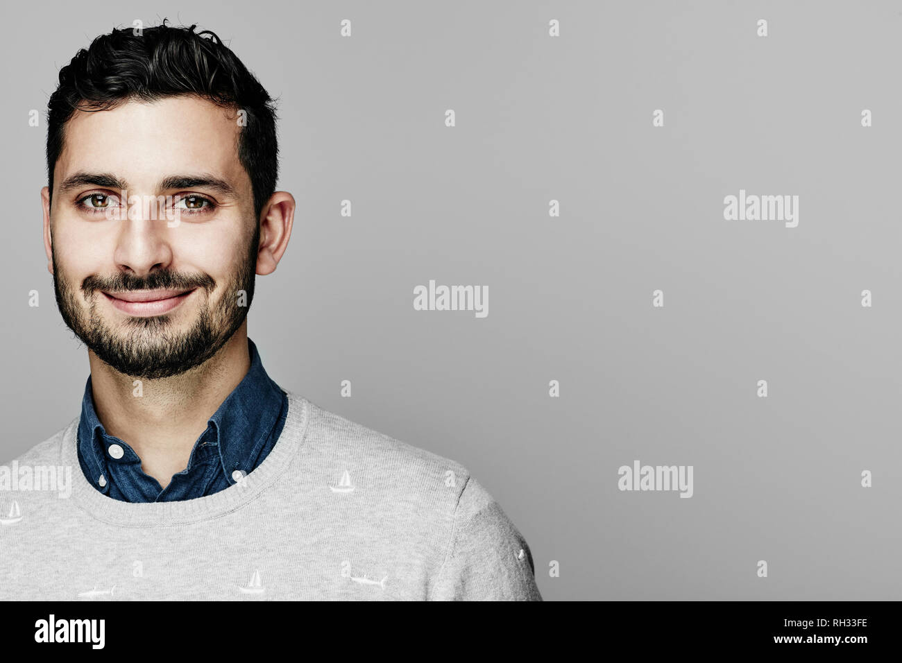 Portrait of smiling man Stock Photo - Alamy