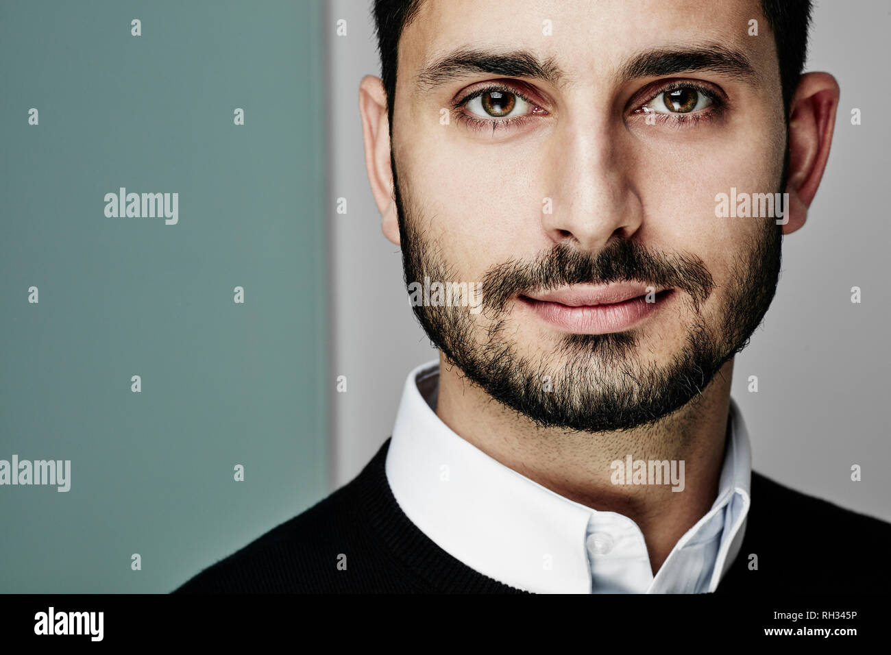 Man beard sweater portrait hi-res stock photography and images - Alamy