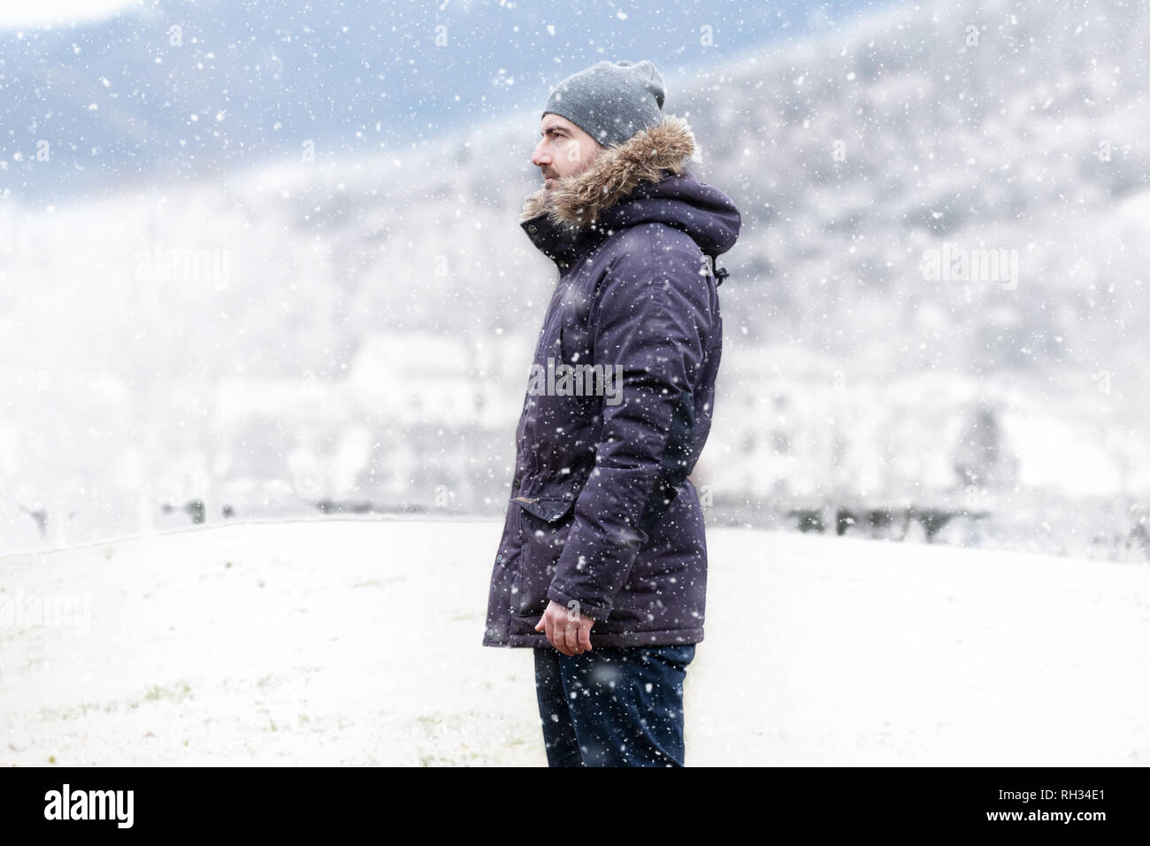 Bad weather snowing icy hi-res stock photography and images - Alamy