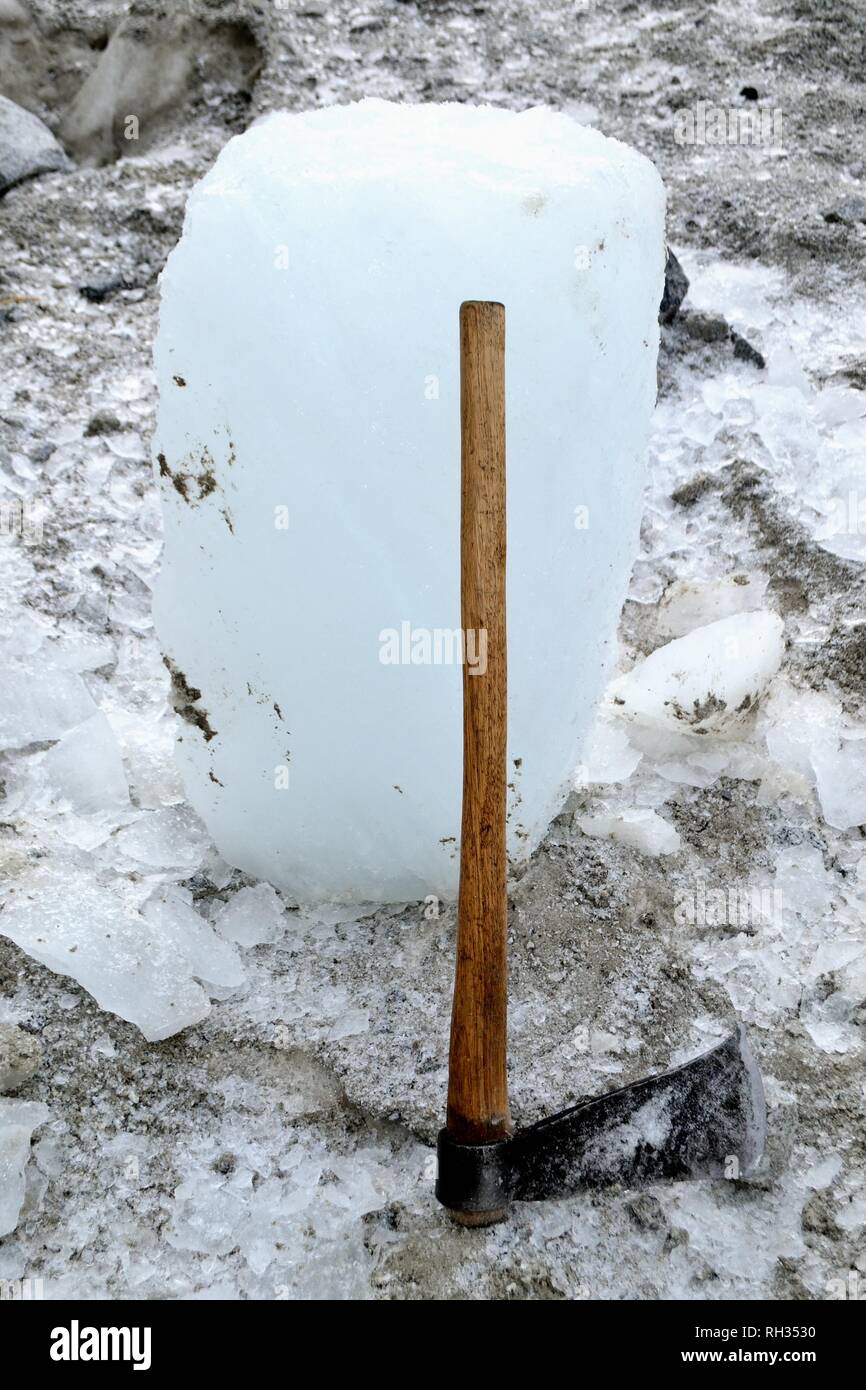 Extraction of ice in the glacier cirque of Huandoy peak - National park ...
