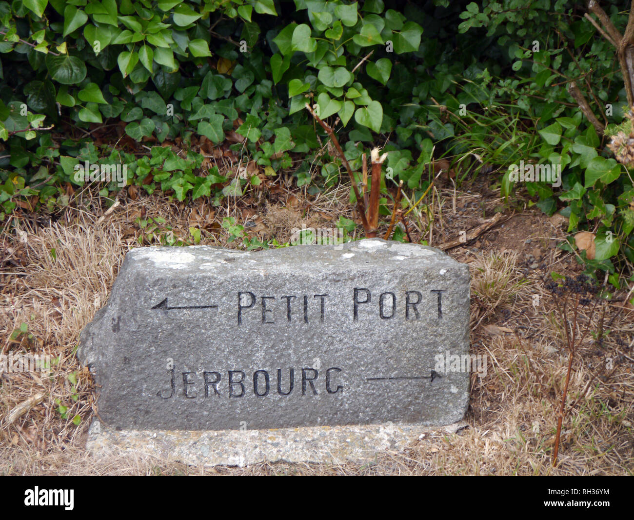 Engraved Stone Waymarker to Soldiers Bay (Petit Fort) & Jerbourg on the ...