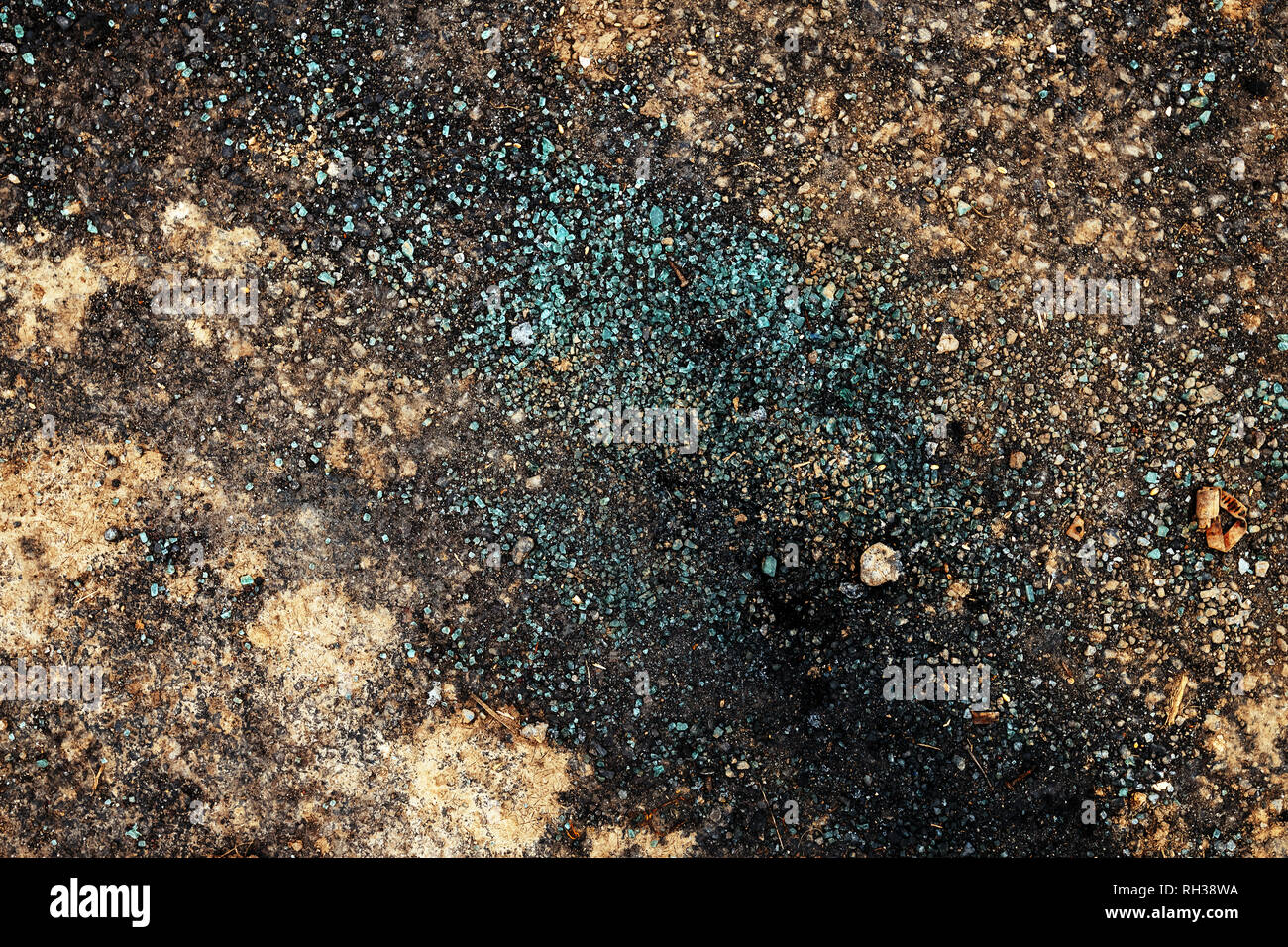 Broken rocks hi-res stock photography and images - Alamy