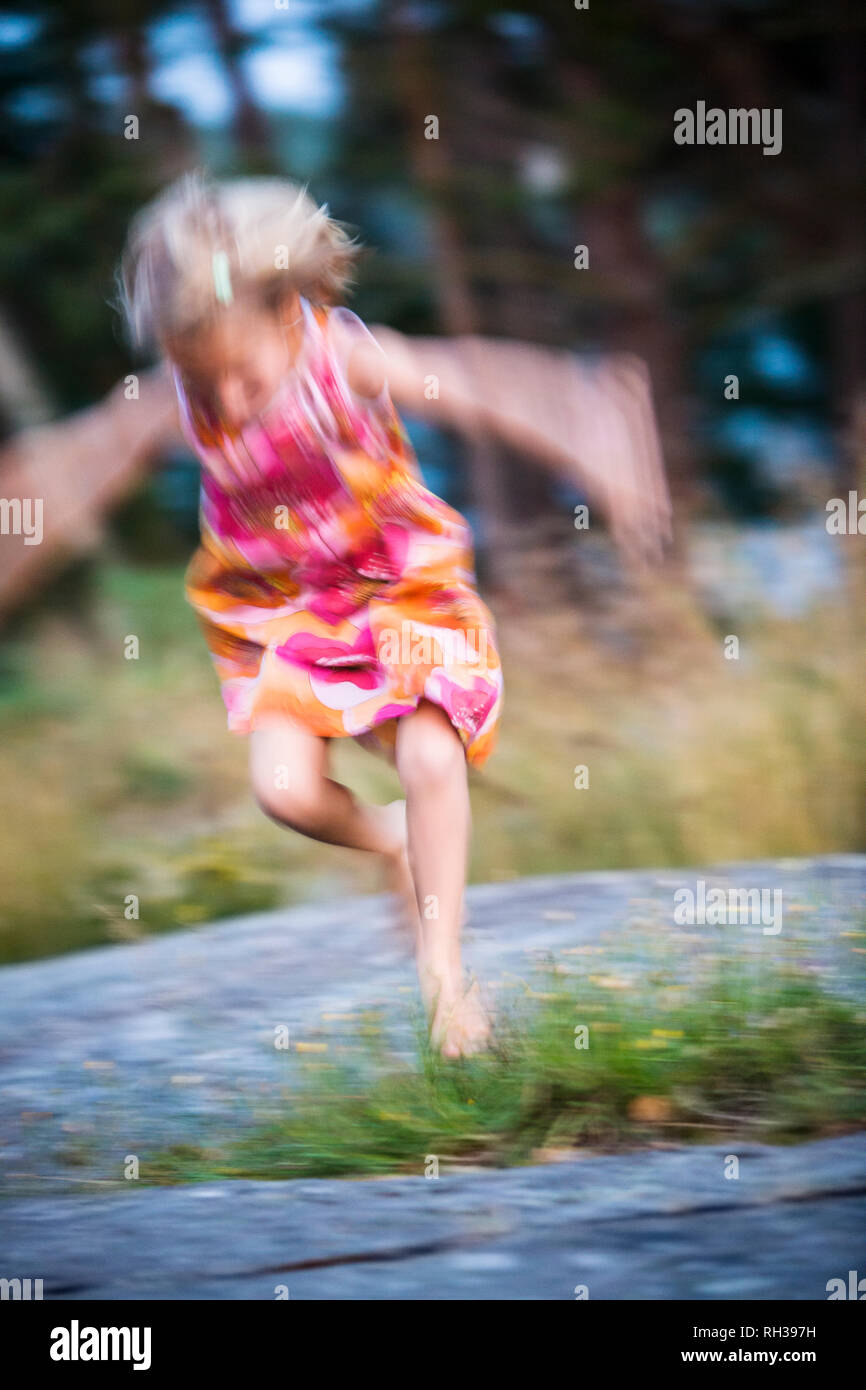 Jumping children hi-res stock photography and images - Alamy