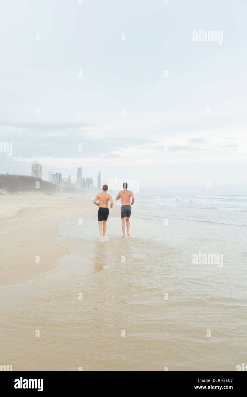 Muscle men beach hi-res stock photography and images - Alamy