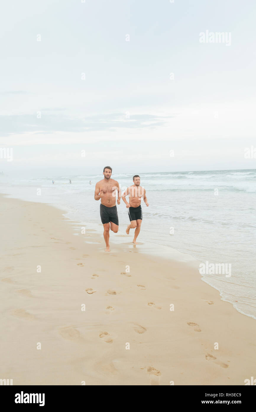 Muscle men beach hi-res stock photography and images - Alamy