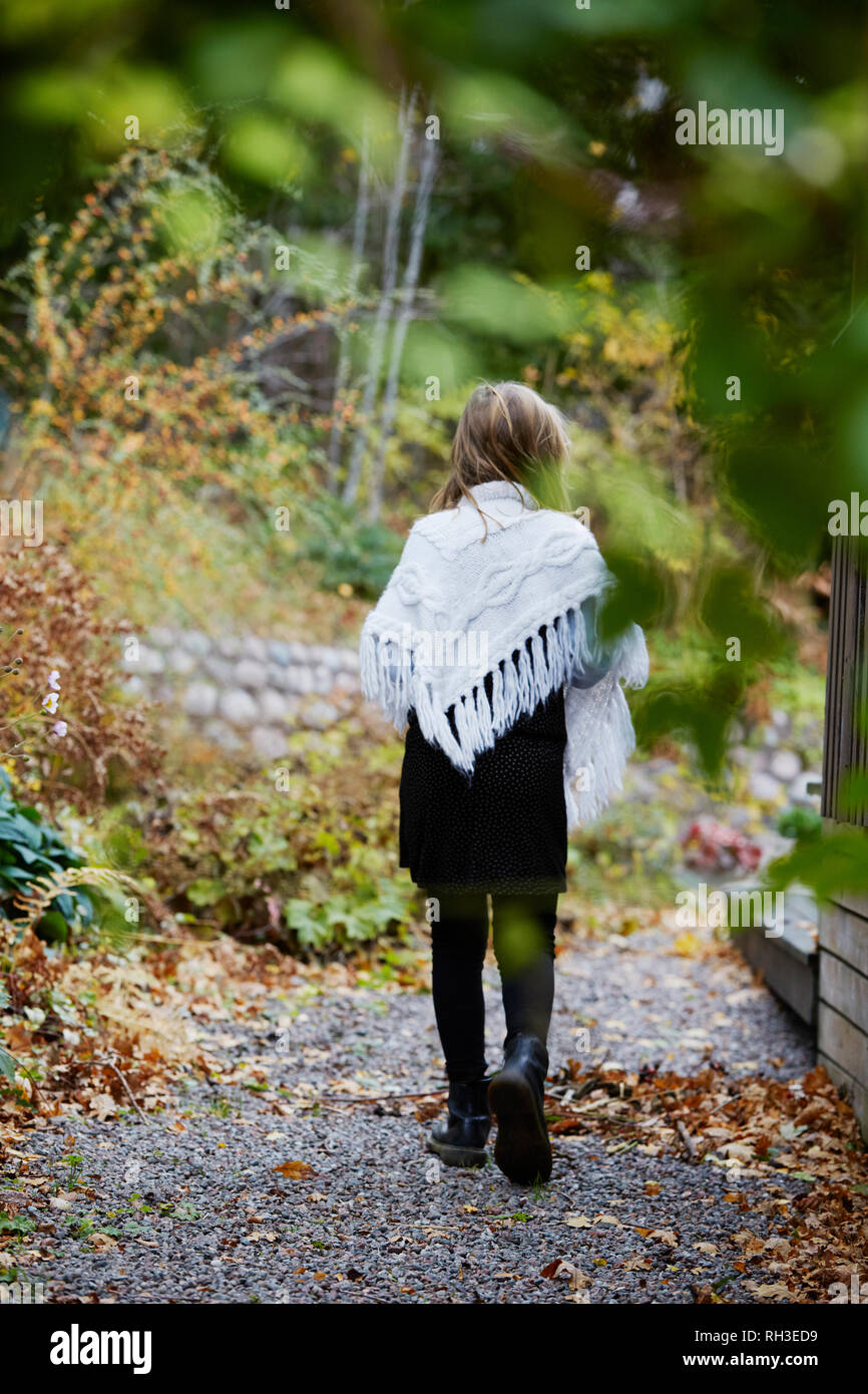 Girl age 9 rear view hi-res stock photography and images - Alamy