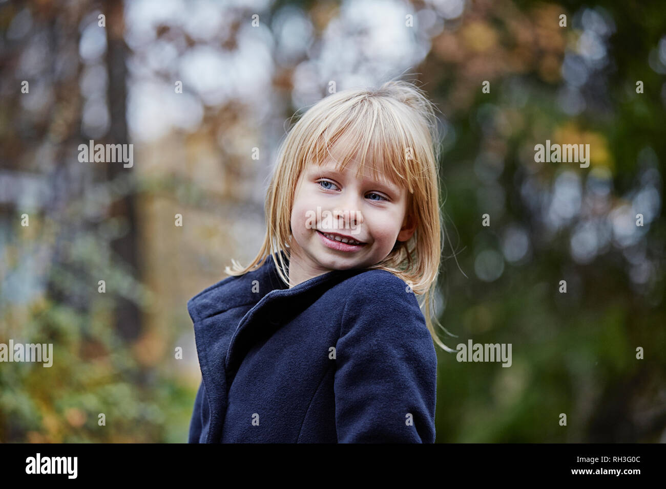 Girl age 9 hi-res stock photography and images - Alamy