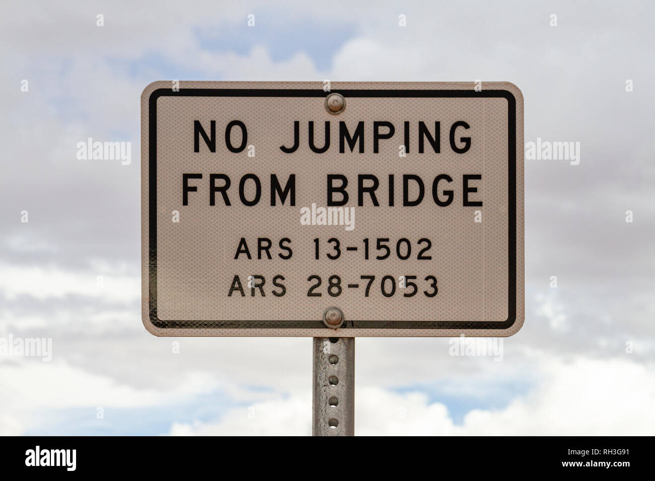 Bridge warning sign hi-res stock photography and images - Alamy