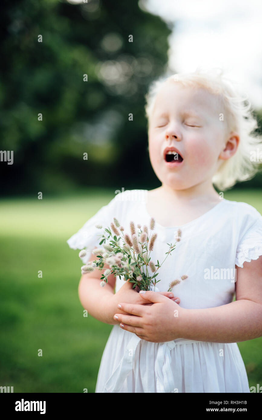 One person happy and sneezing hi-res stock photography and images - Alamy