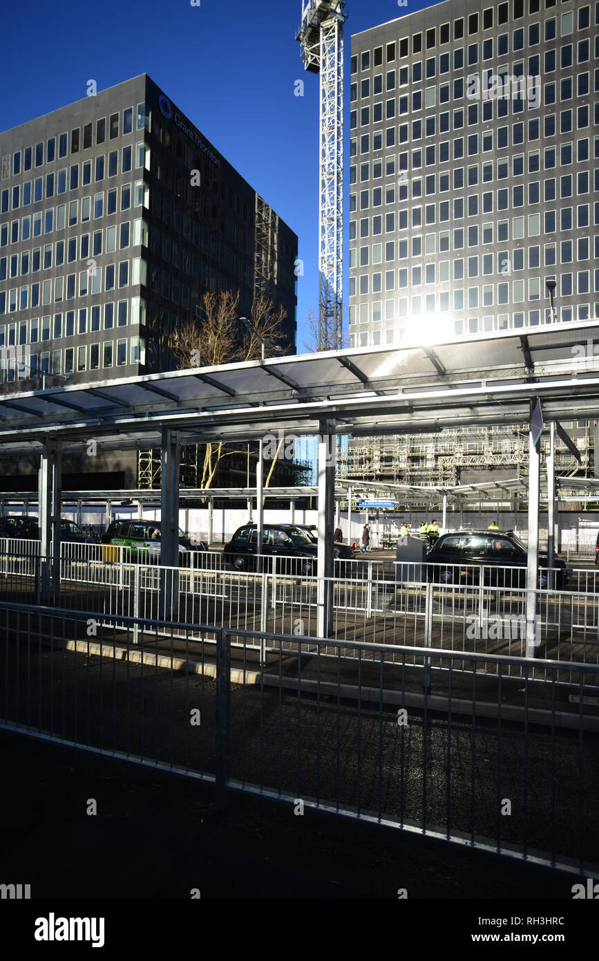 London taxi rank euston station hi-res stock photography and images - Alamy
