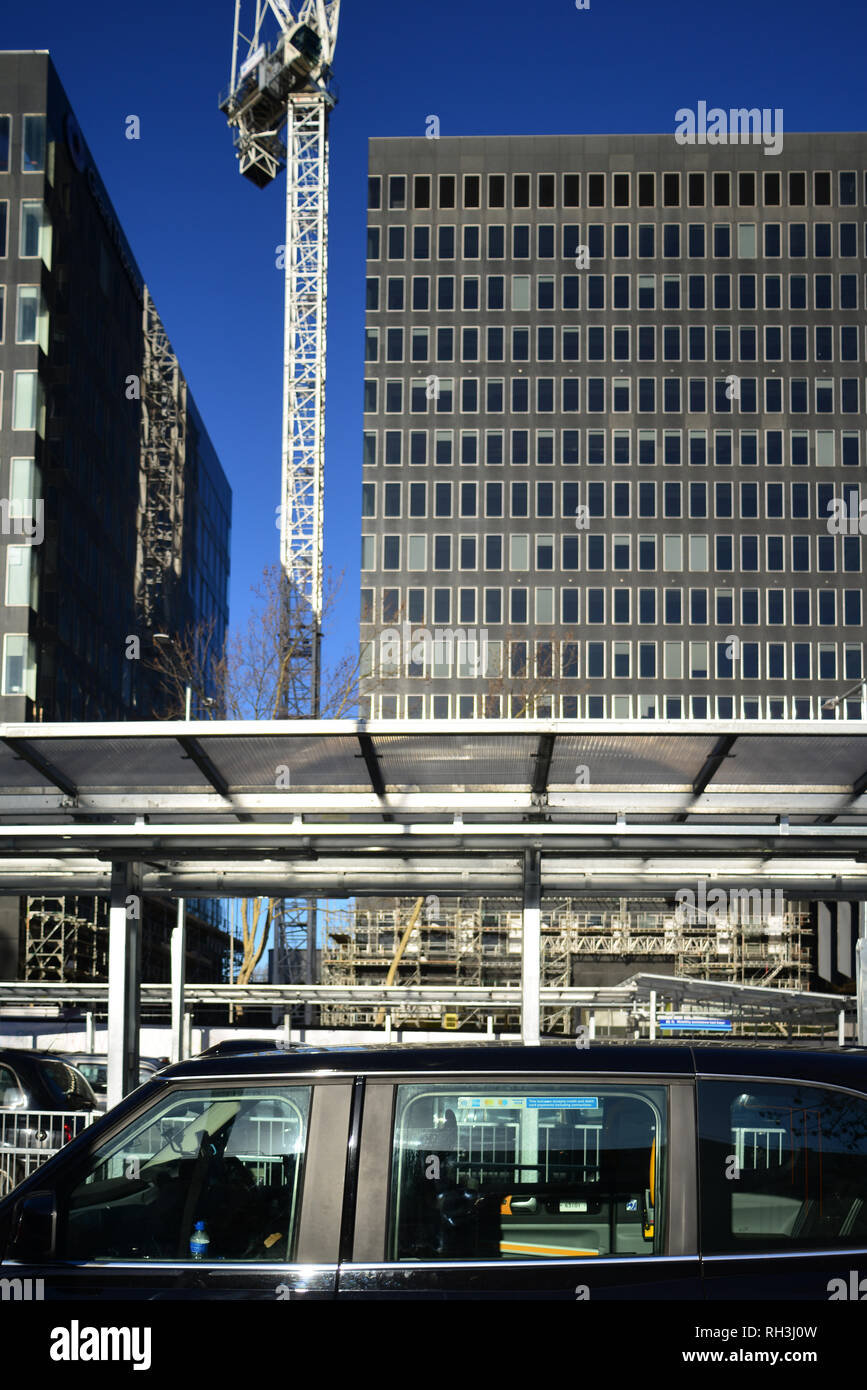 London taxi rank euston station hi-res stock photography and images - Alamy