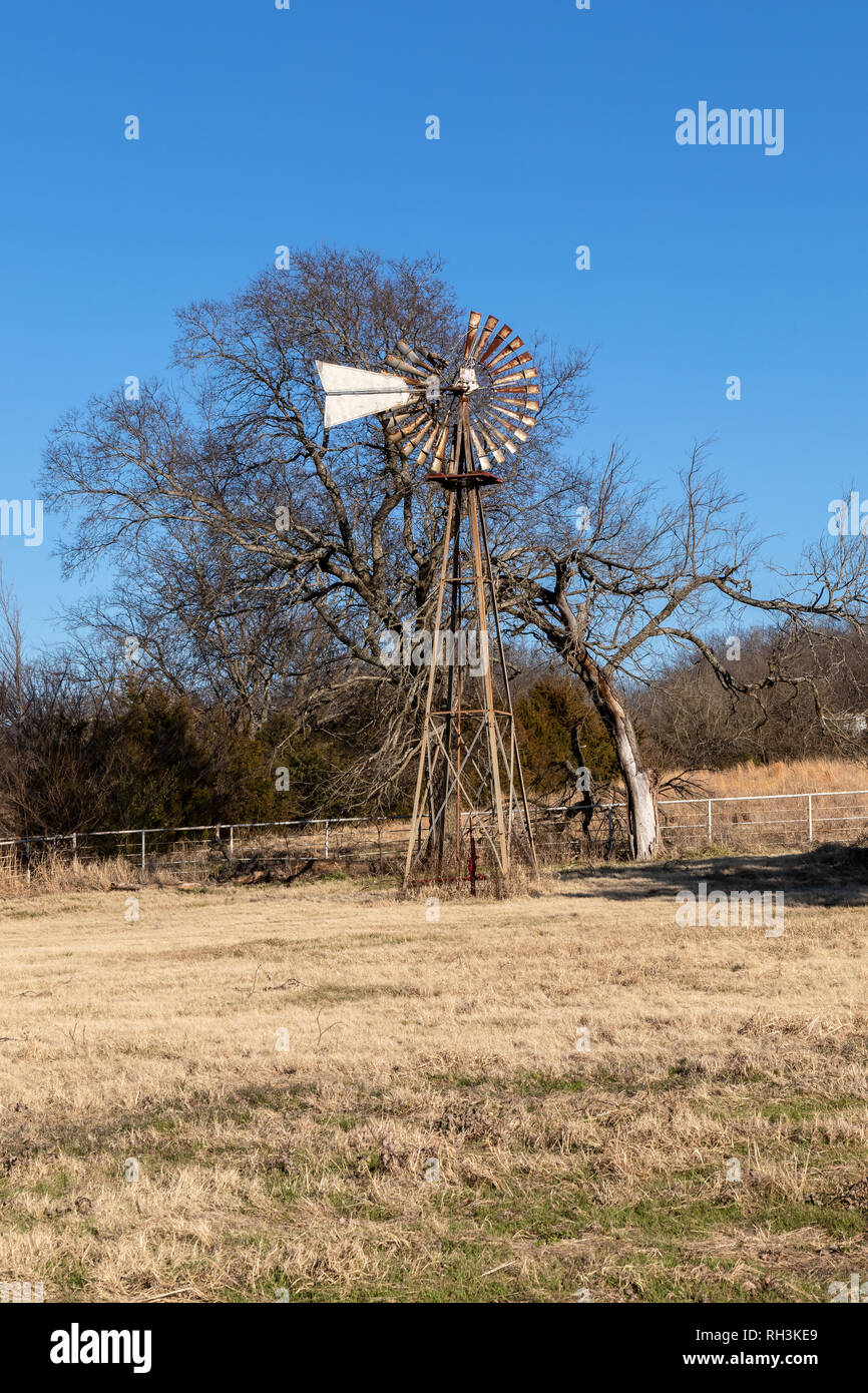Windmill wheel wind rural hi-res stock photography and images - Alamy