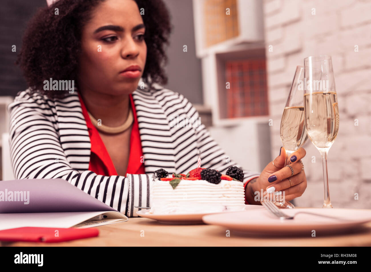 Sparkling wine in focus hi-res stock photography and images - Alamy