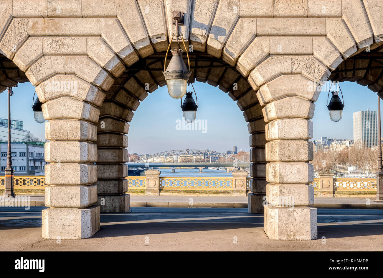 Bercy bridge archs - Paris Stock Photo - Alamy