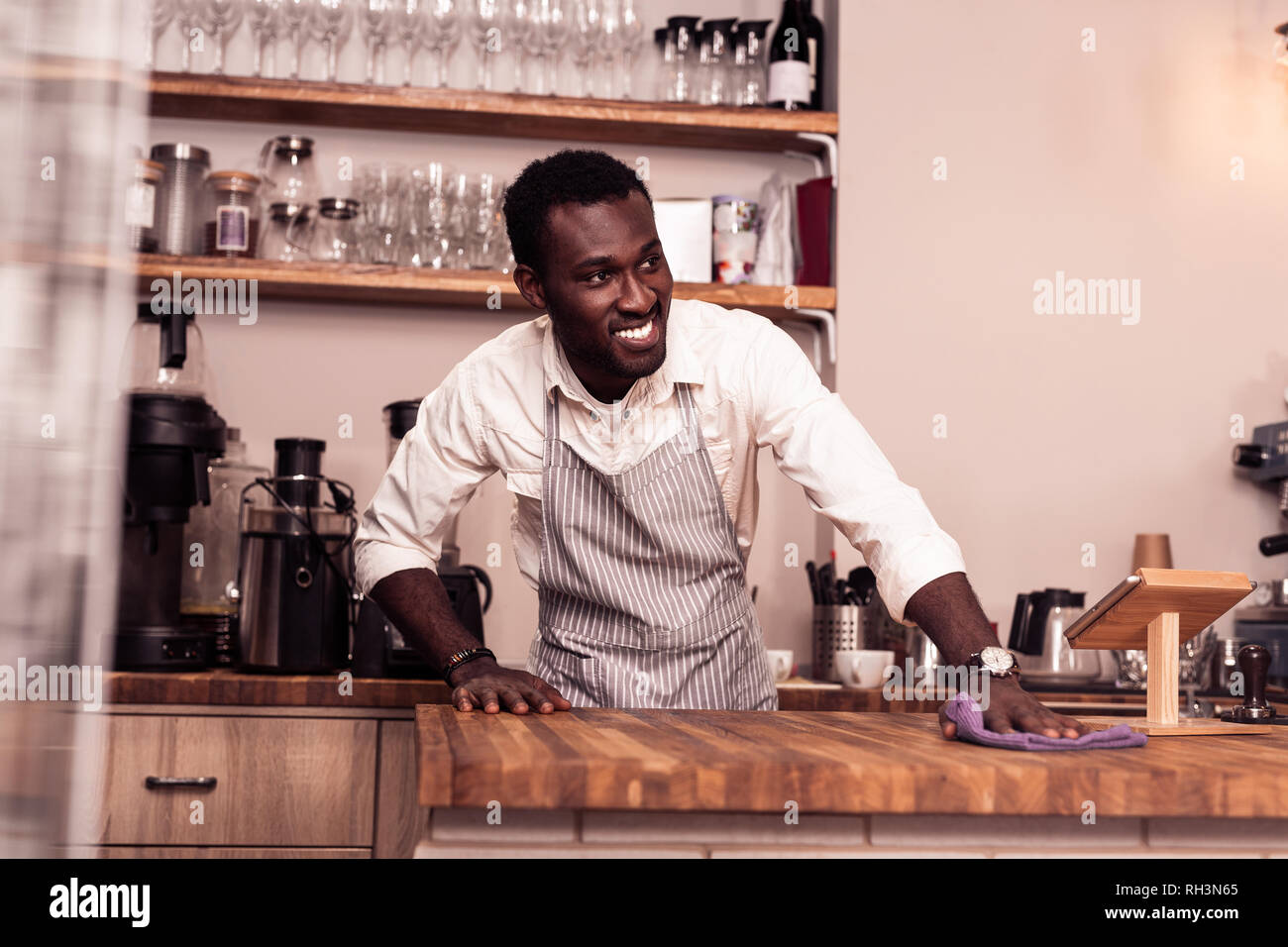 Very tall man hi-res stock photography and images - Alamy