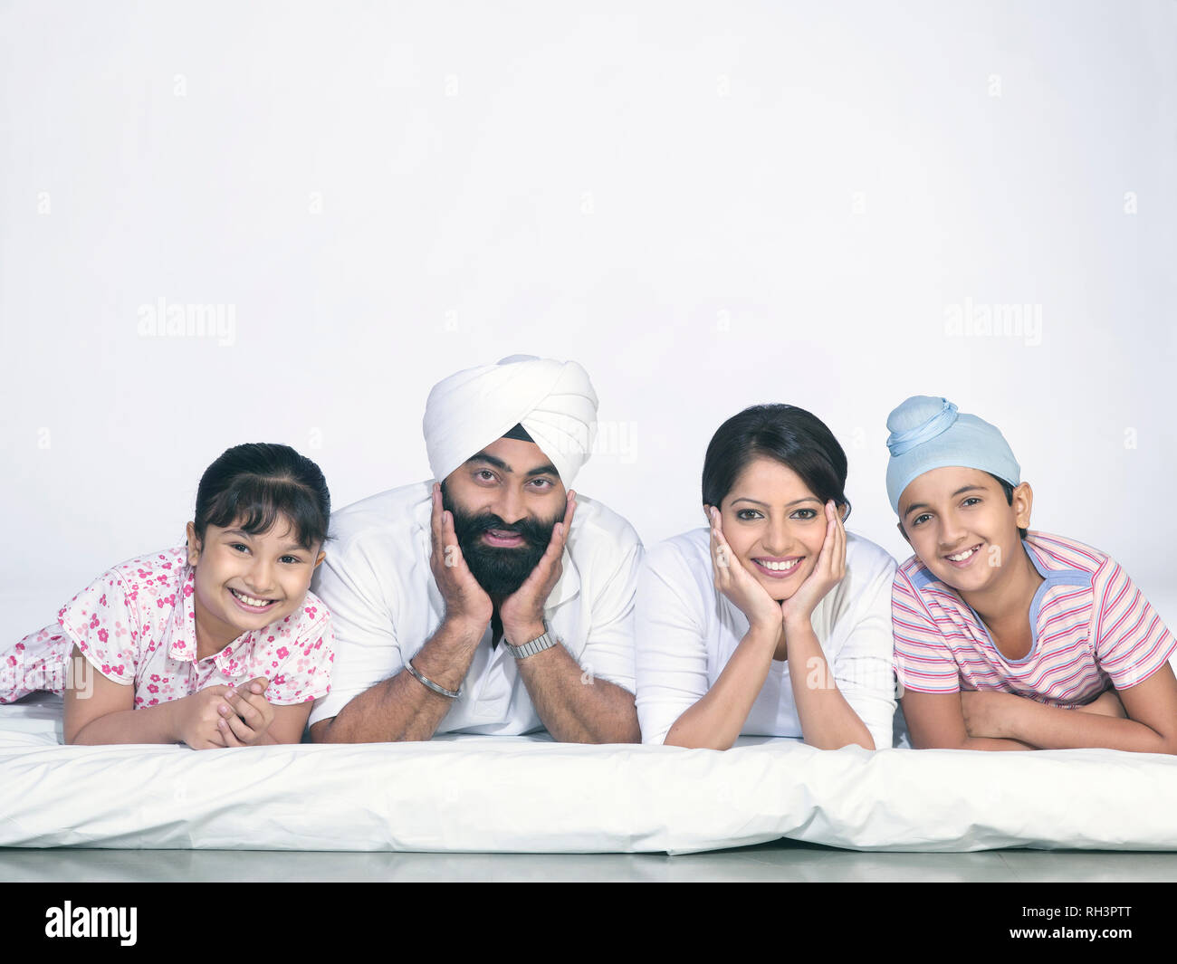 PORTRAIT OF A SIKH SARDAR FAMILY OF FOUR Stock Photo - Alamy