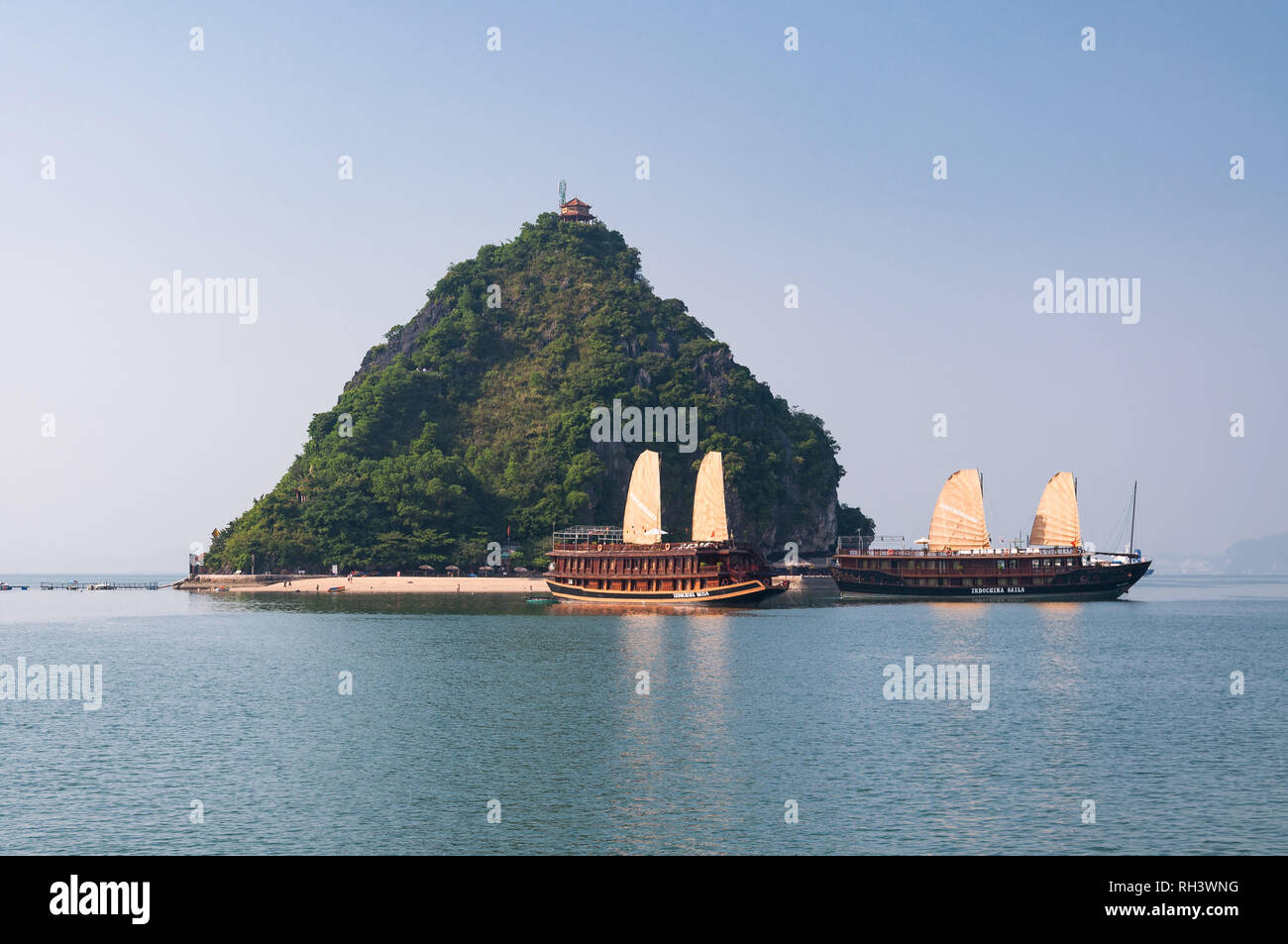 Ti top beach hi-res stock photography and images - Alamy
