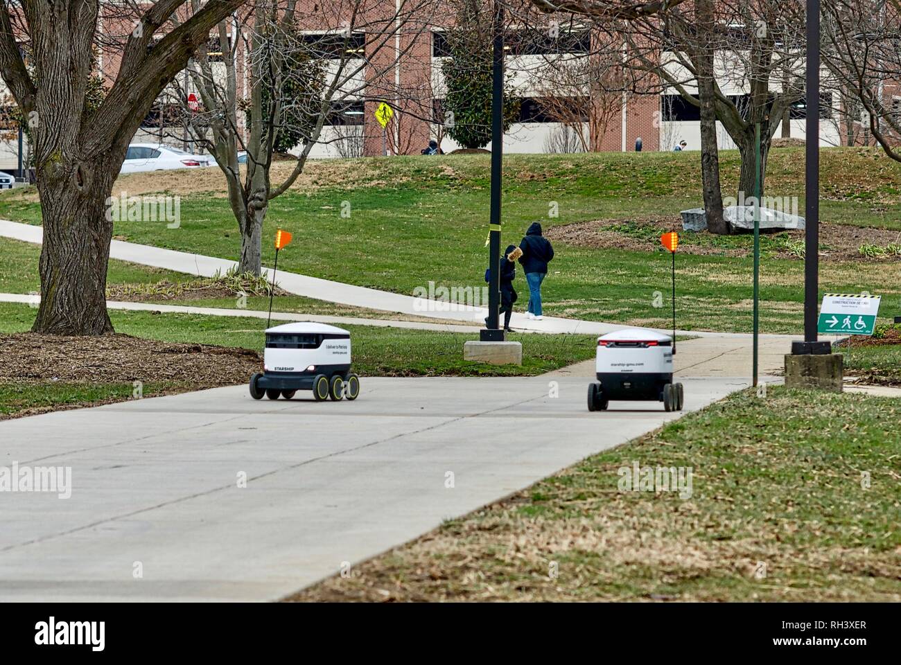 Food delivery robots hi-res stock photography and images - Alamy