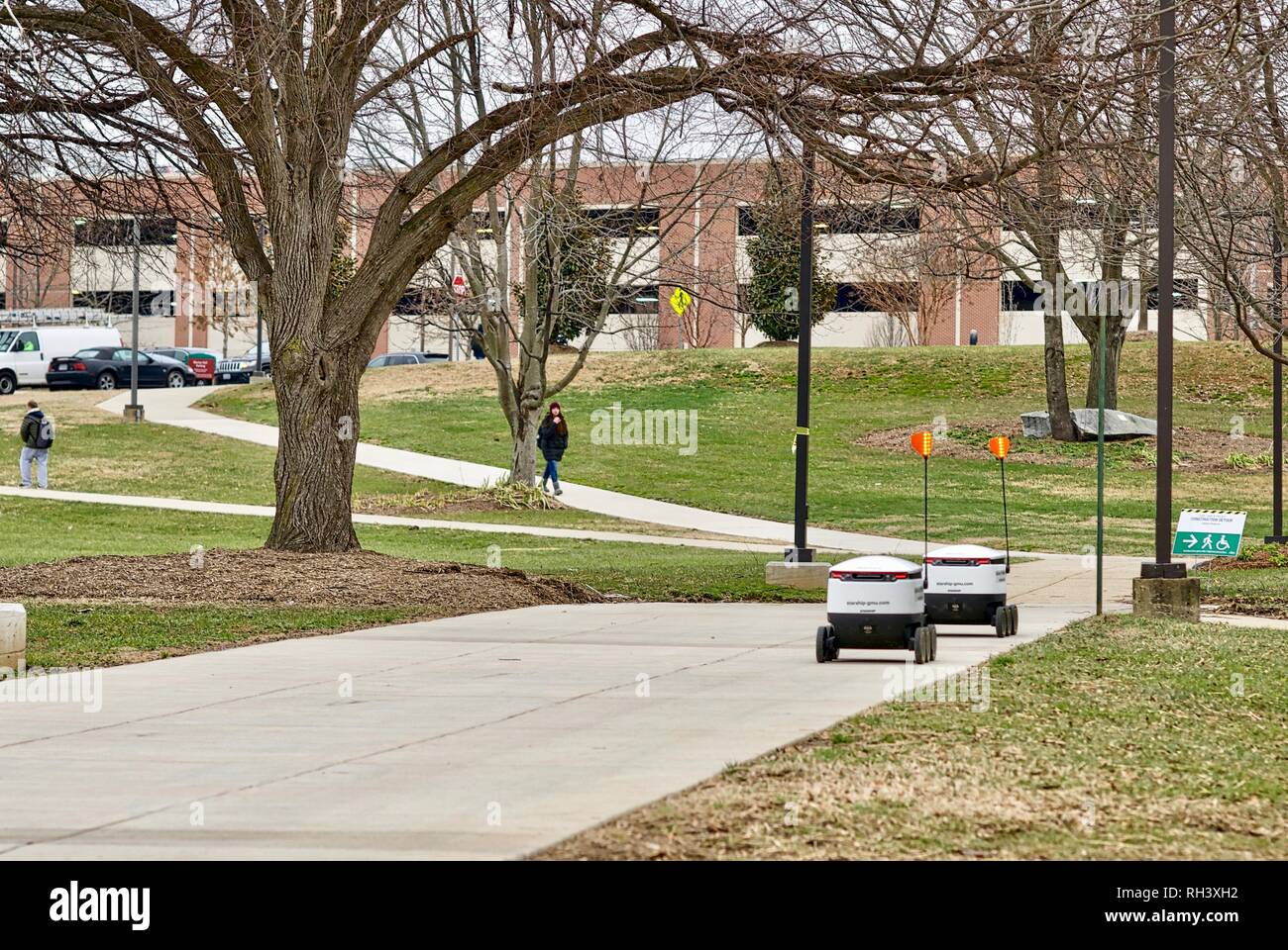 Food delivery robots hi-res stock photography and images - Alamy