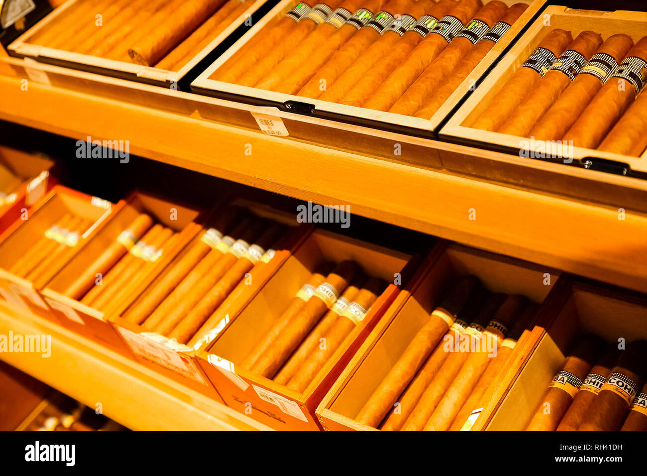 Caribbean shopping mall interior hi-res stock photography and images ...