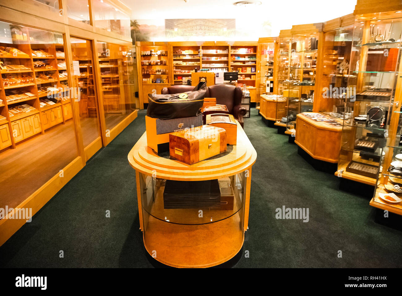 Tobacco market africa hi-res stock photography and images - Alamy