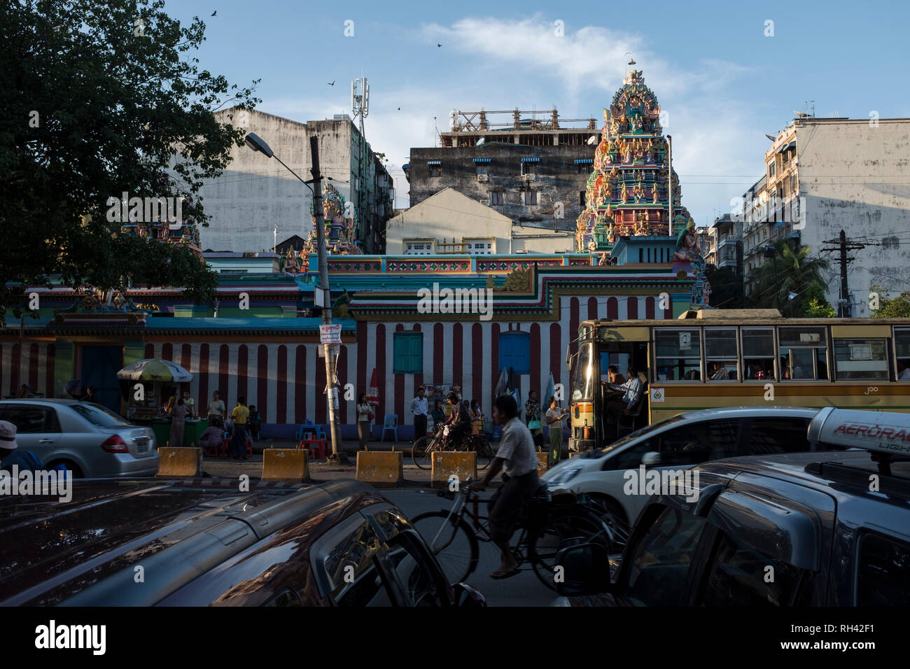 Myanmar yangon hindu temple hi-res stock photography and images - Alamy