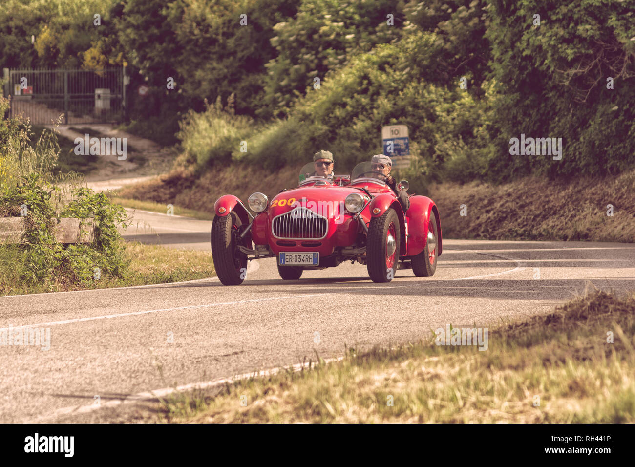 Allard historic racing car racing hi-res stock photography and images ...