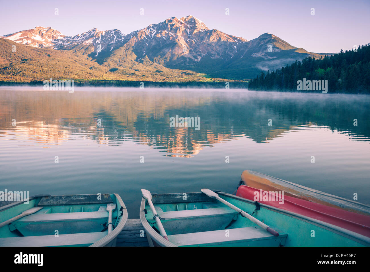 The pyramid falls canada hi-res stock photography and images - Alamy