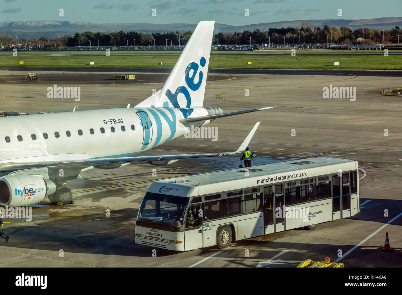 Airport bus travel transport hi-res stock photography and images - Alamy